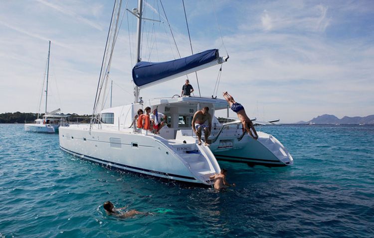 Lagoon 500 Catamaran Specifications and Expert Review