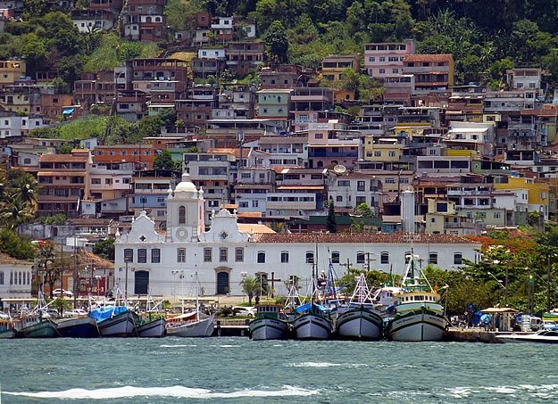Chartering a sail or motor yacht in Angra, Brazil