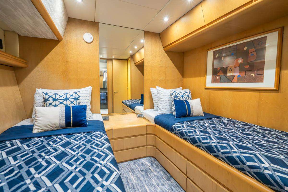 Luxury Crewed Motor Yacht AZURE - Maiora 26 - 3 Cabins - Nassau ...