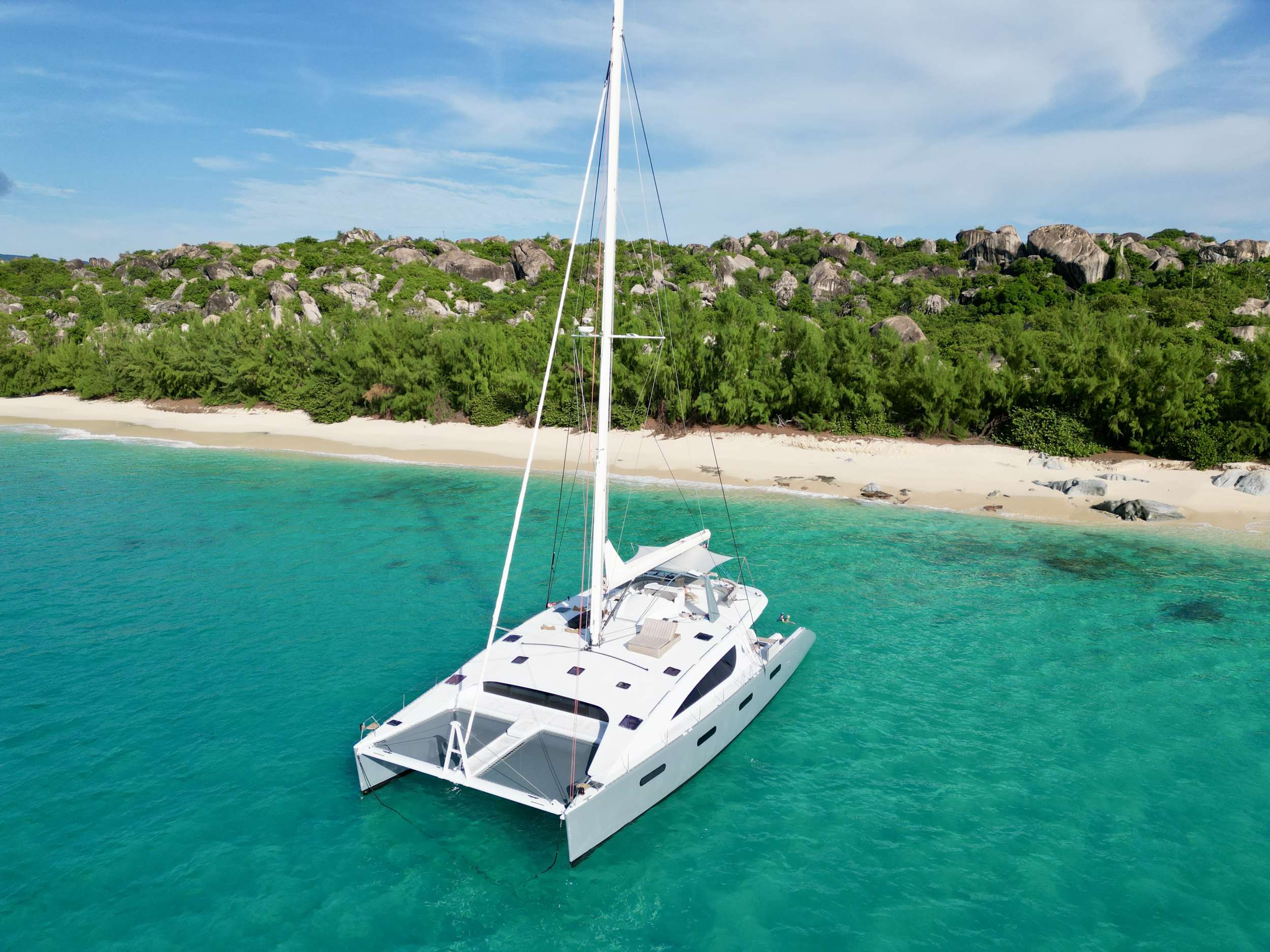 Luxury Crewed Catamaran ZINGARA - Matrix Silhouette 76 - 5 Cabins ...