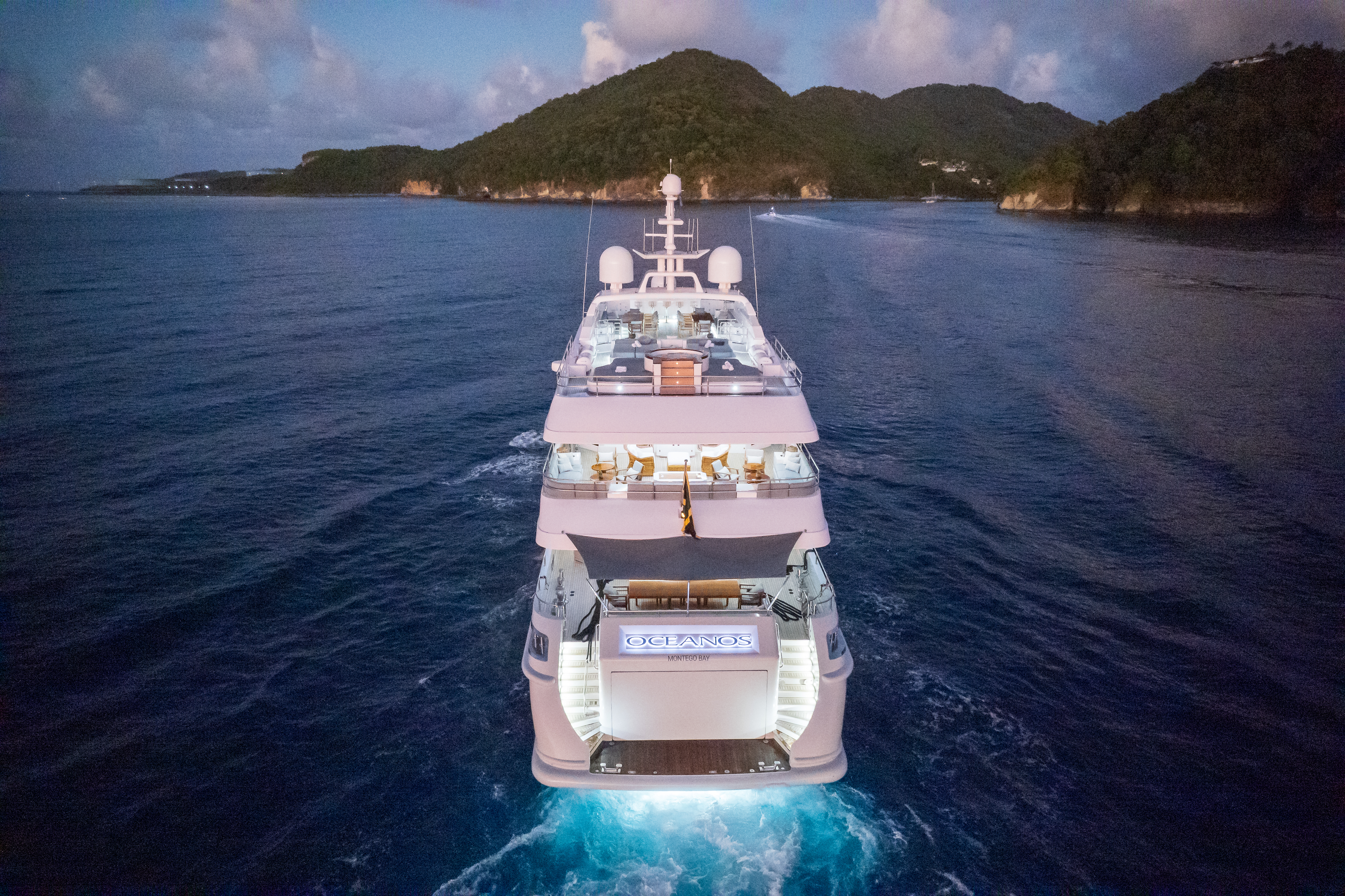 Luxury Crewed Motor Yacht OCEANOS - Mondomarine 49 - 7 Cabins - Nassau ...