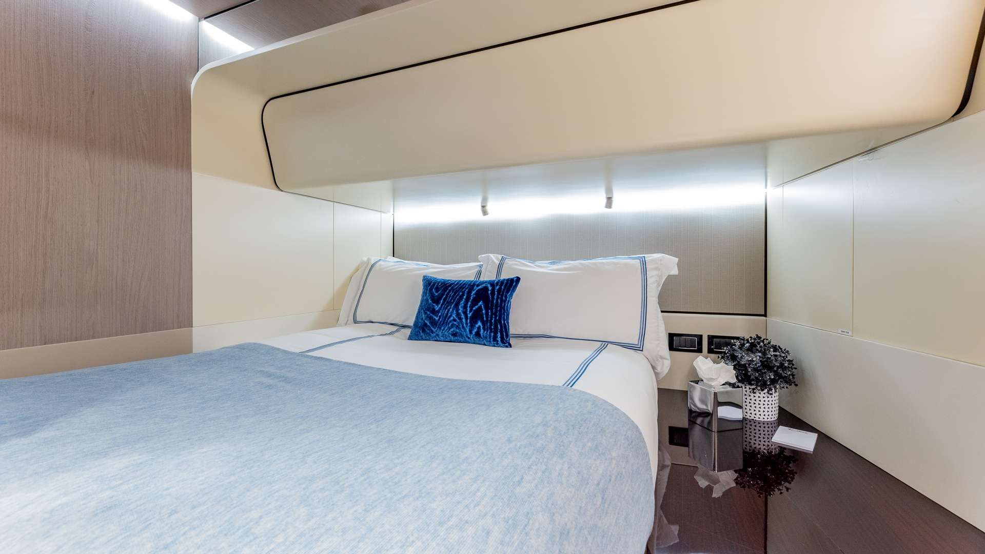 Luxury Crewed Motor Yacht 4 PLAY - Azimut 88 Flybridge - 5 Cabins ...