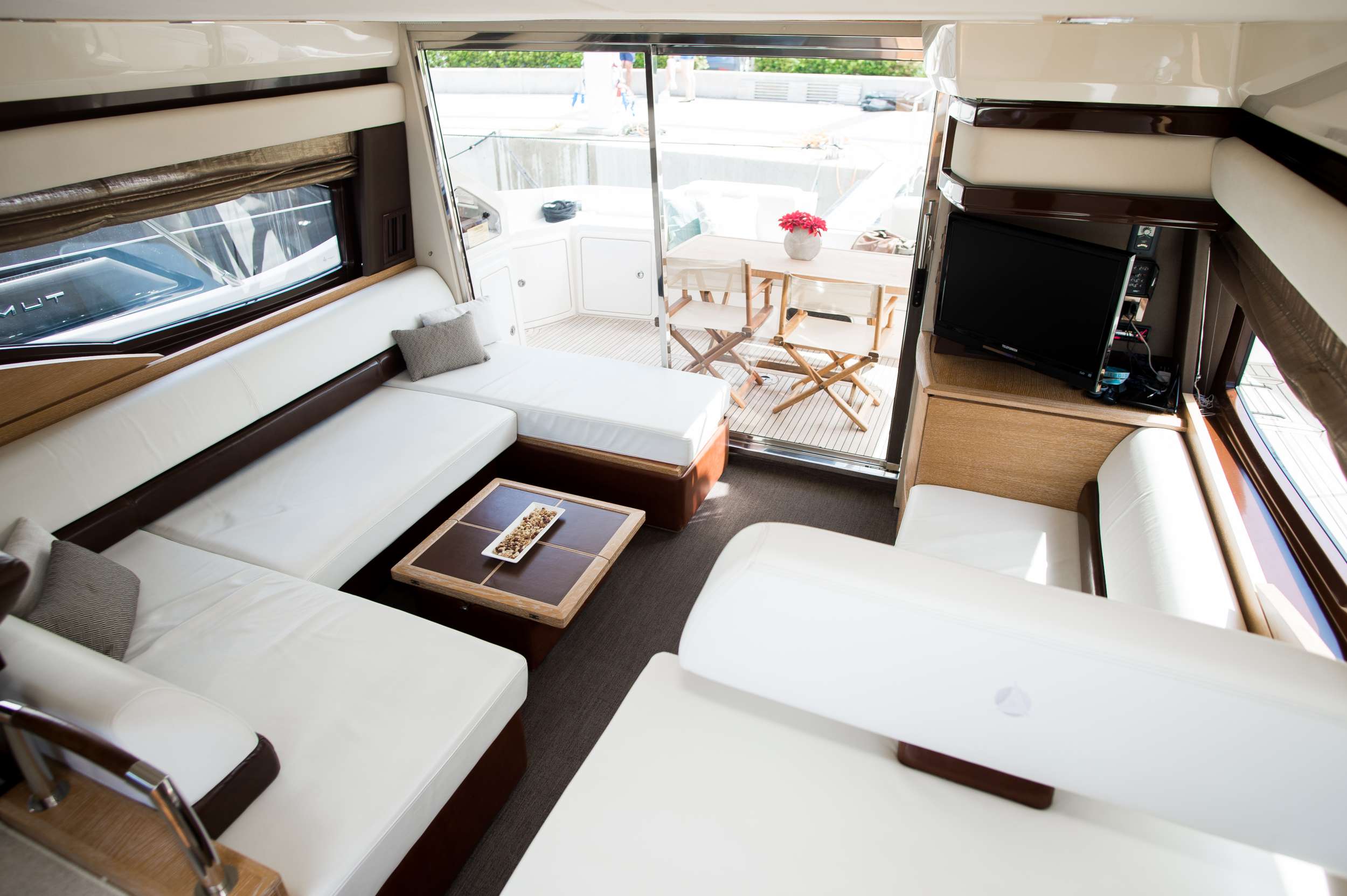 Luxury Crewed Motor Yacht SKYFALL - Azimut 47 Fly - 3 Cabins - Sibenik ...