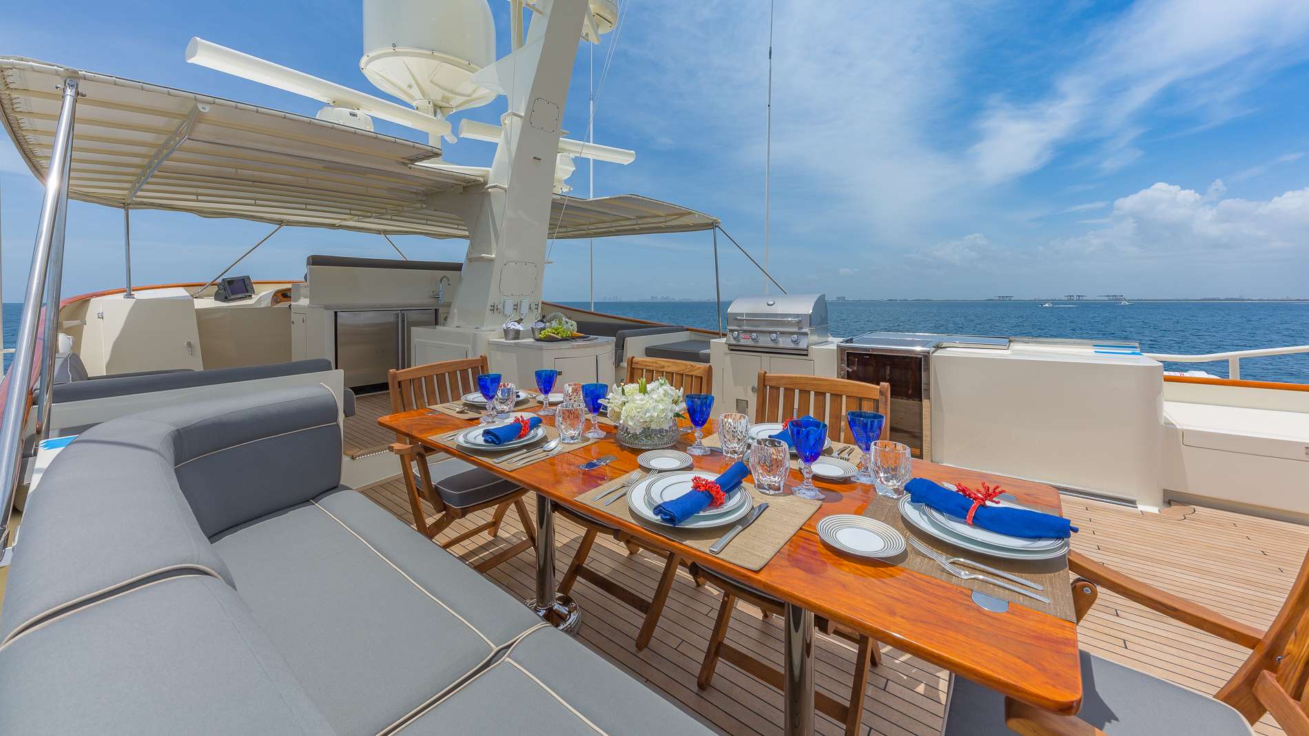 Luxury Crewed Motor Yacht ARIADNE - Breaux Bay Craft 37m - 4 Cabins ...