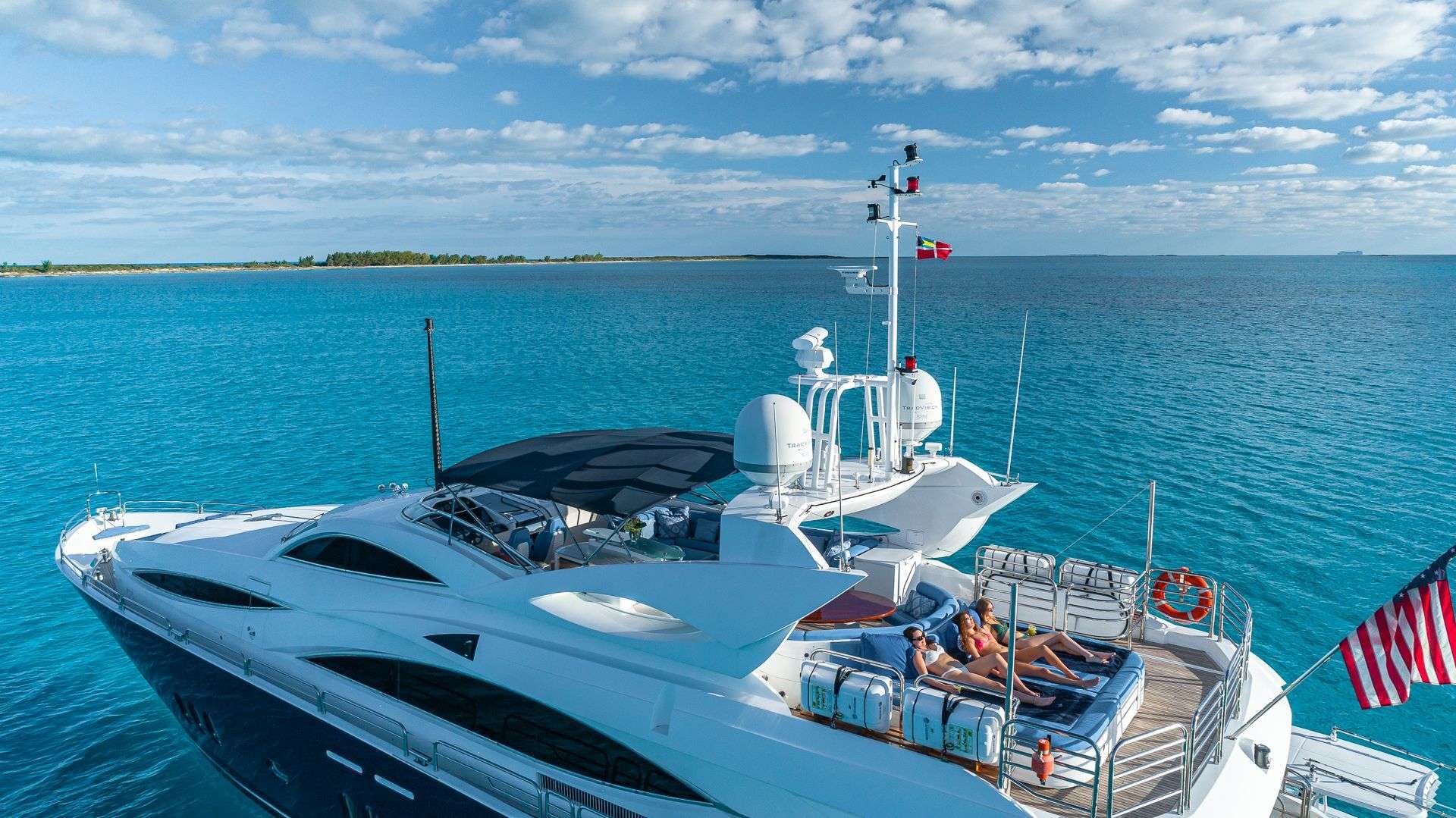 Luxury Motor Yacht KEFI - Sunseeker 105 - 4 Cabins - New England ...