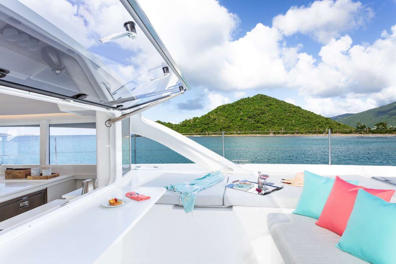 Crewed Sailing Catamaran VOYAGE 590e - 6 Cabins - Tortola - Anegada ...