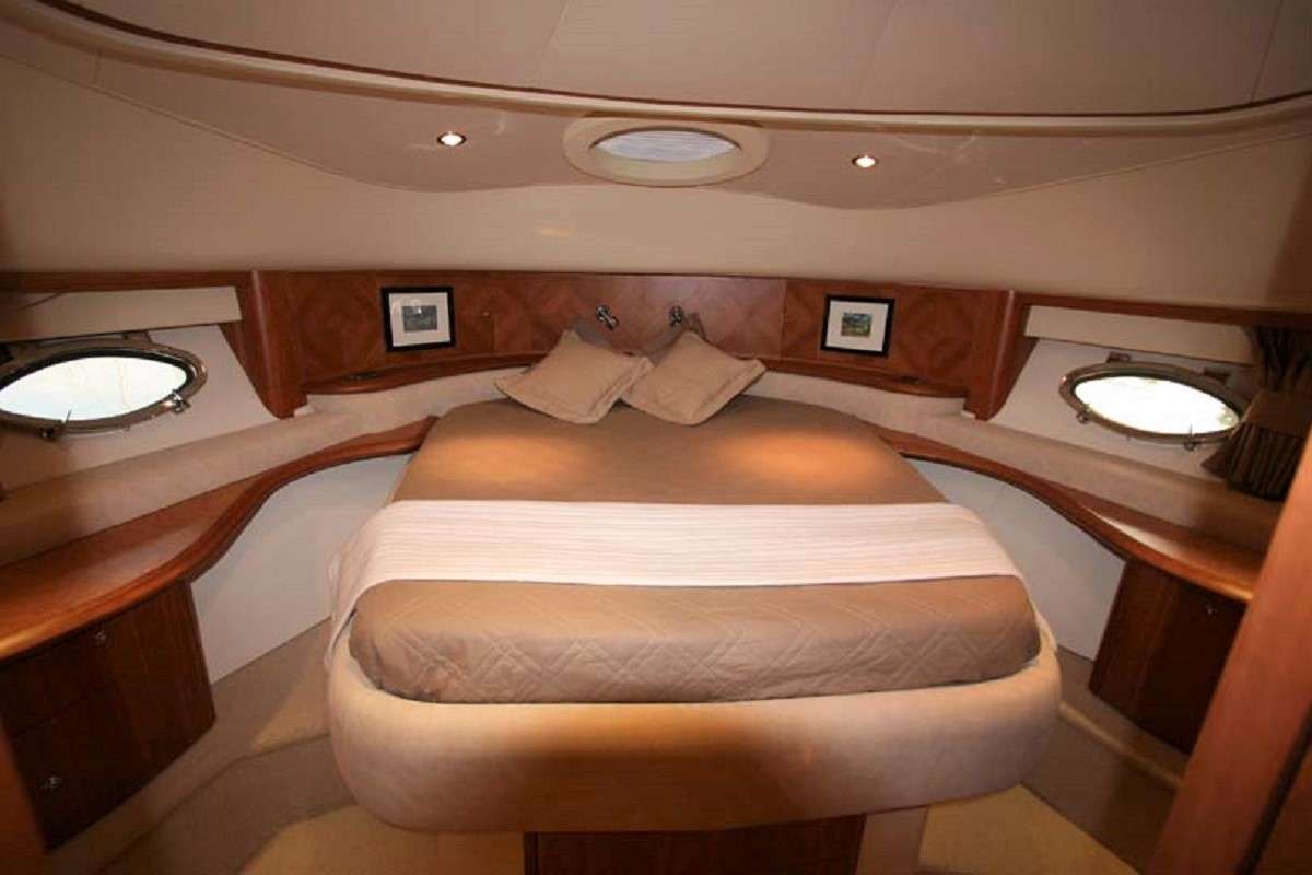 Crewed Motor Yacht PRAXIS 4 - Aicon 63 - 3 Cabins - Salamis Island ...