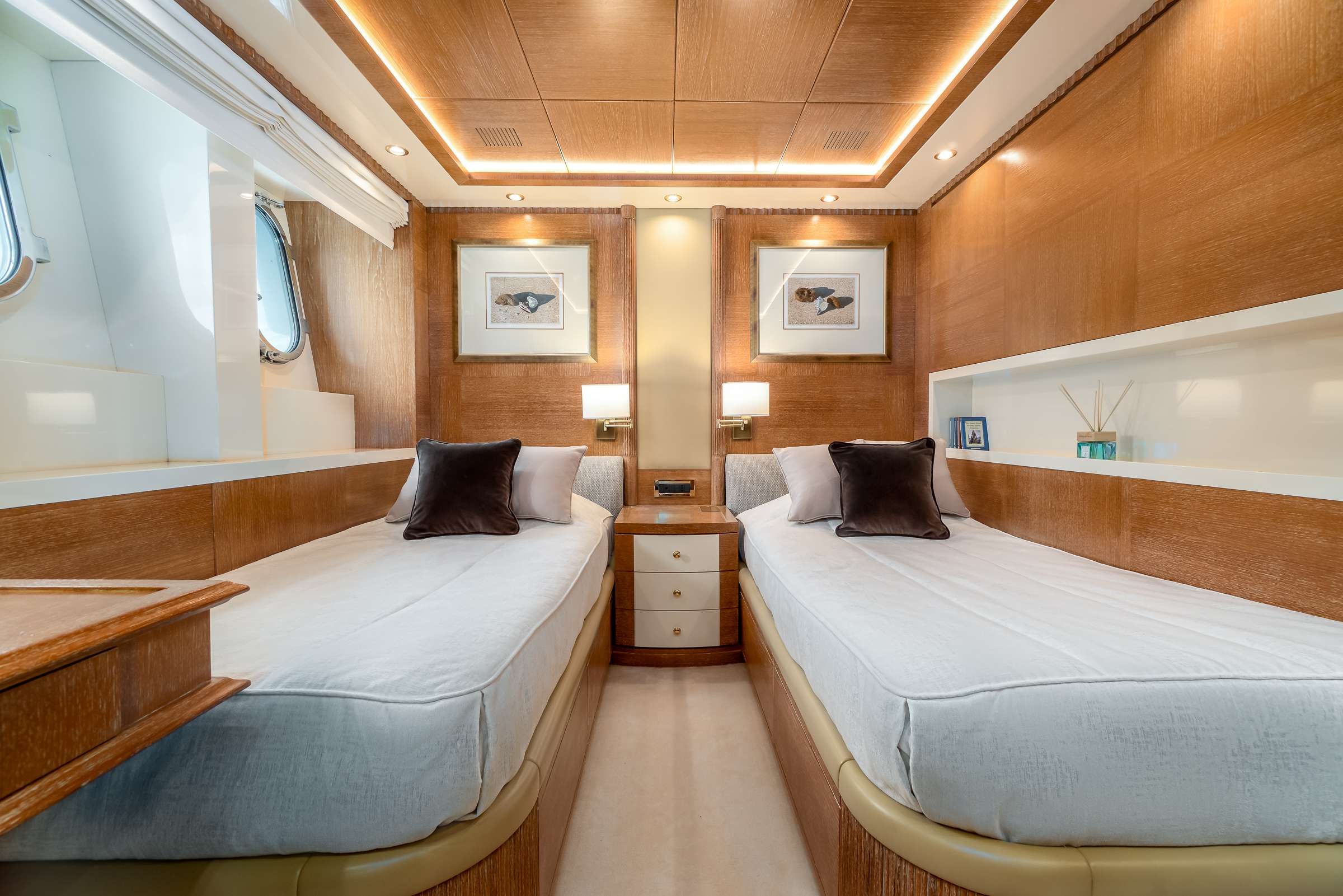 Luxury Crewed Motor Yacht OCEANOS - Mondomarine 49 - 7 Cabins - Nassau ...