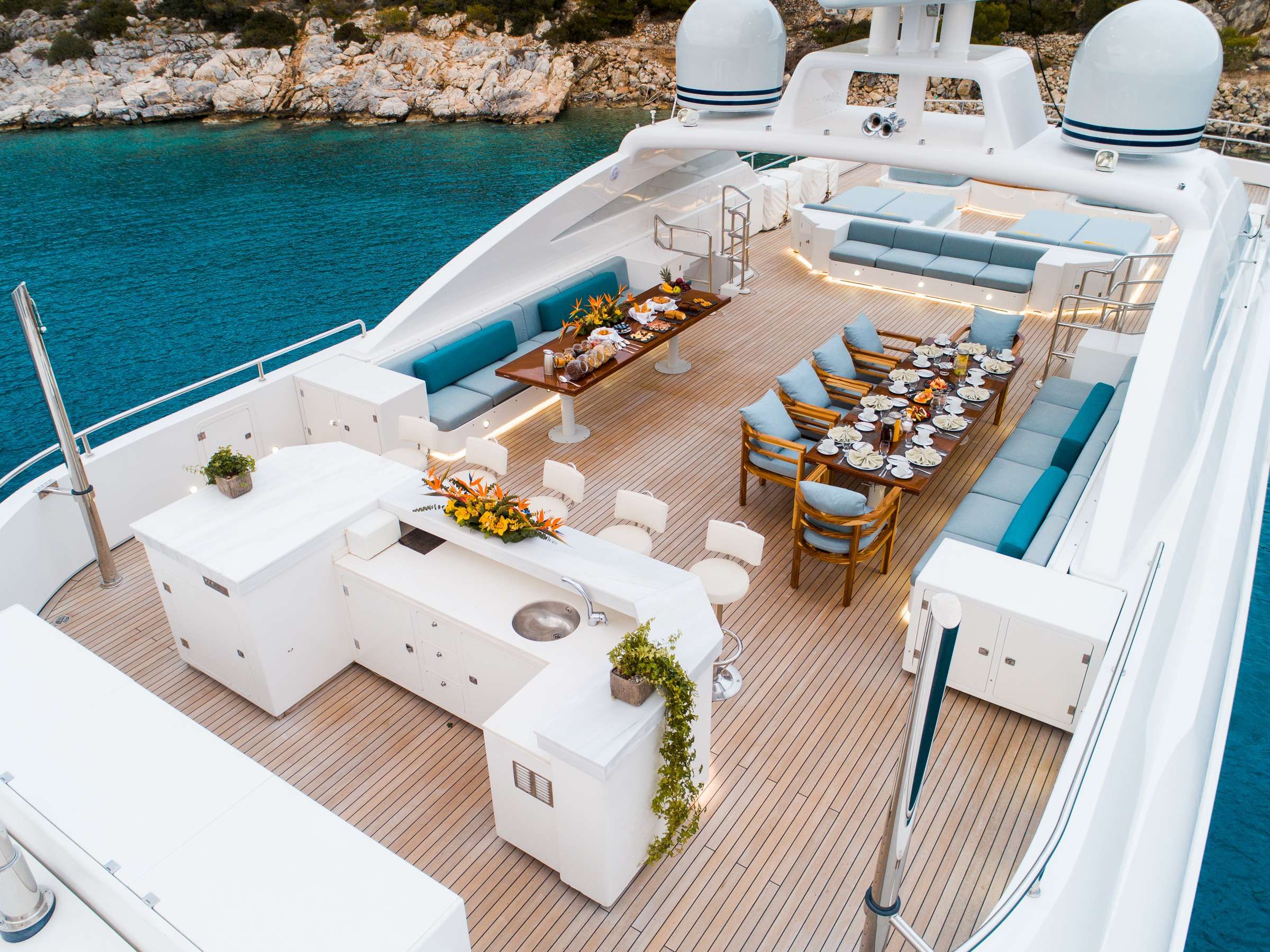 Luxury Crewed Motor Yacht OCEANOS - Mondomarine 49 - 7 Cabins - Nassau ...