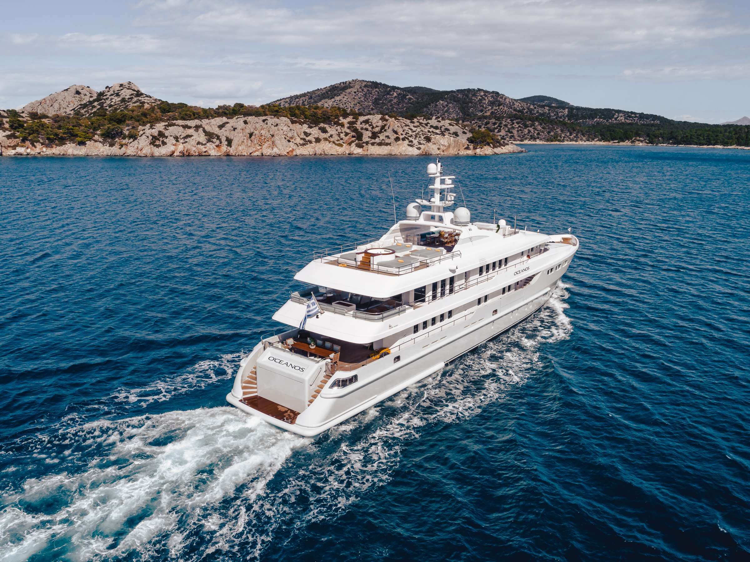 Luxury Crewed Motor Yacht OCEANOS - Mondomarine 49 - 7 Cabins - Nassau ...
