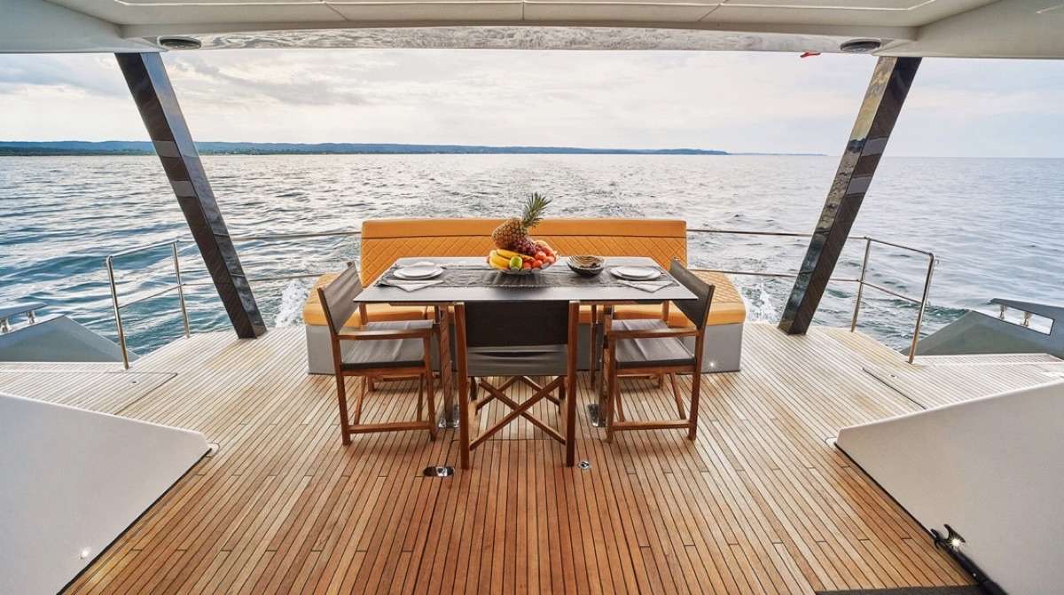 Luxury Crewed Catamaran MOON DRAGON - Moon Yacht 60 - 6 Cabins - BVI ...