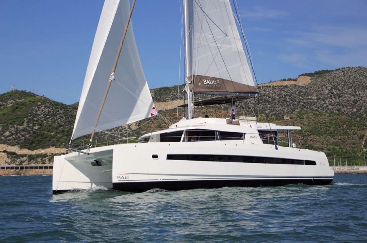 Luxury Crewed Catamaran ESCAPADE - Bali 5.4 - 4 cabins - BVI - USVI ...