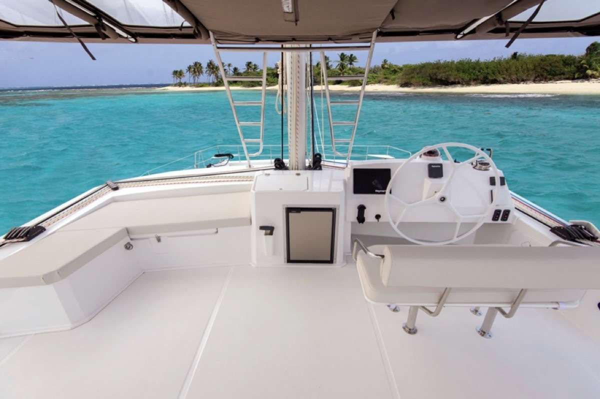Luxury Crewed Catamaran ESCAPADE - Bali 5.4 - 4 cabins - BVI - USVI ...