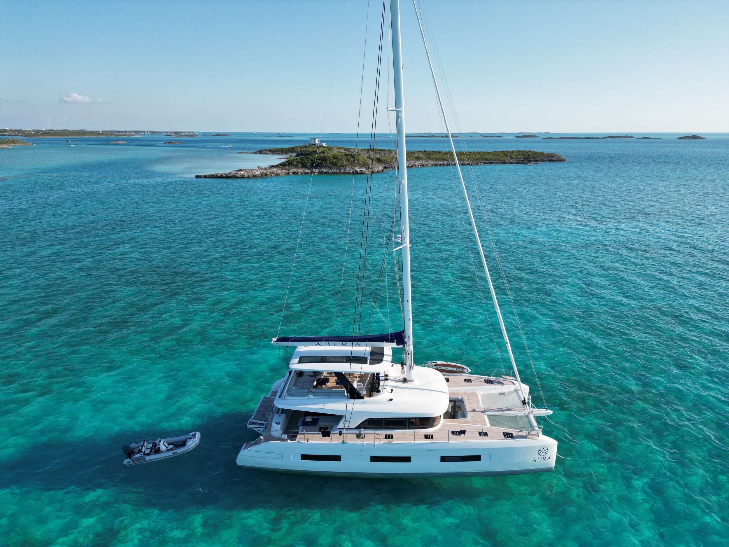 Luxury Crewed Catamaran AURA - Lagoon 65 - 4 Cabins - Tortola - Virgin ...