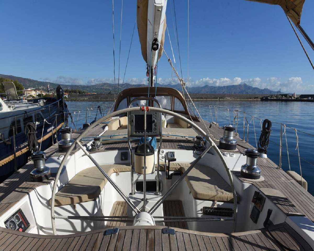 Classic Sailing Yacht FOLLIA - Custom Sailing Yacht 65 ft - 3 Cabins ...