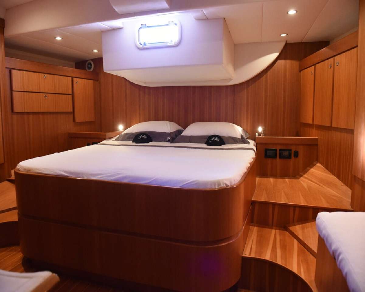 Classic Sailing Yacht FOLLIA - Custom Sailing Yacht 65 ft - 3 Cabins ...