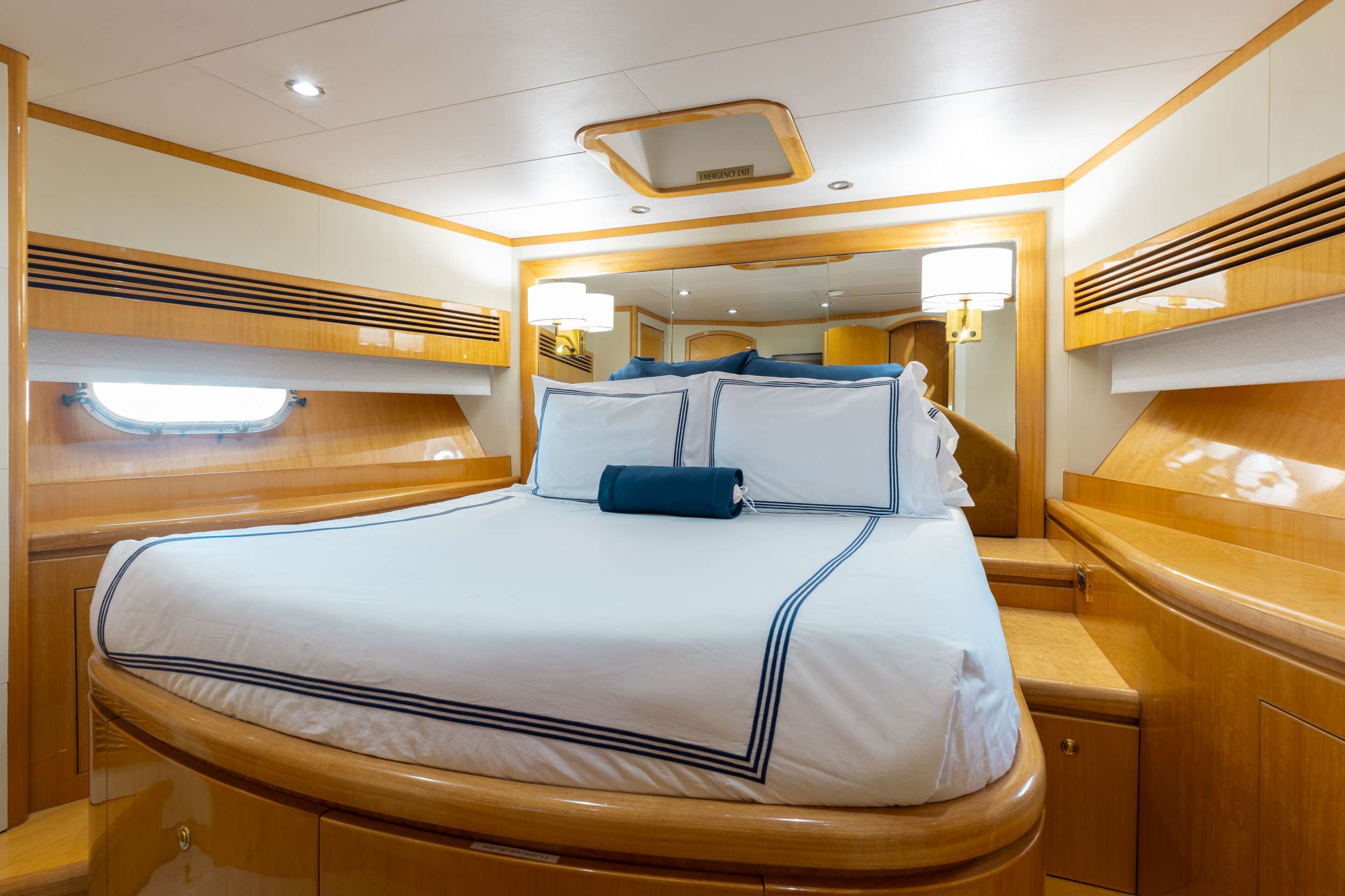 Crewed Motor Yacht VITESSE - Hargrave 100 - 4 Cabins - Nassau - Exumas ...