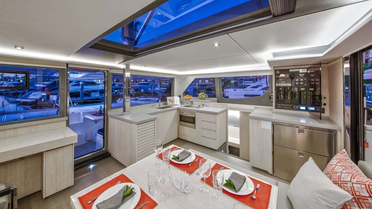 Crewed Catamaran NICE AFT TOO - Leopard 45 - 4 Cabins - Rendezvous Caye ...
