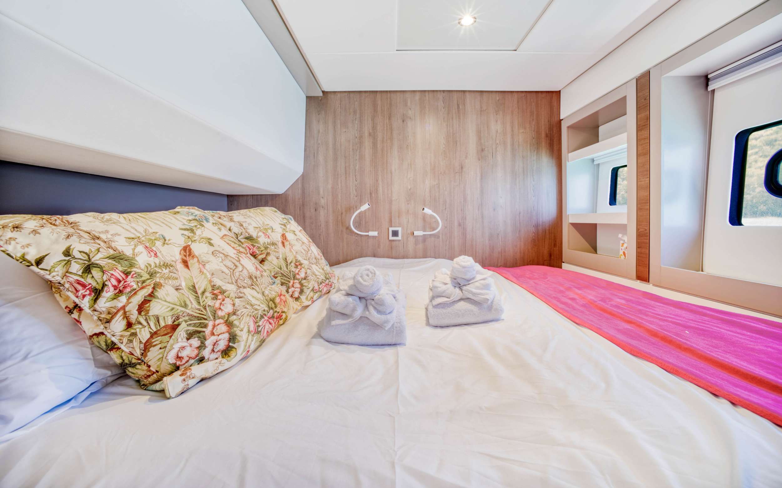 Crewed Sailing Catamaran PERMABEAR - Bali 5.4 - 5 Cabins - Tortola ...