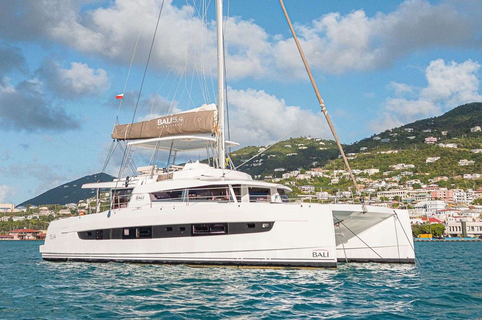Top USVI Luxury Crewed Catamarans | Boatbookings