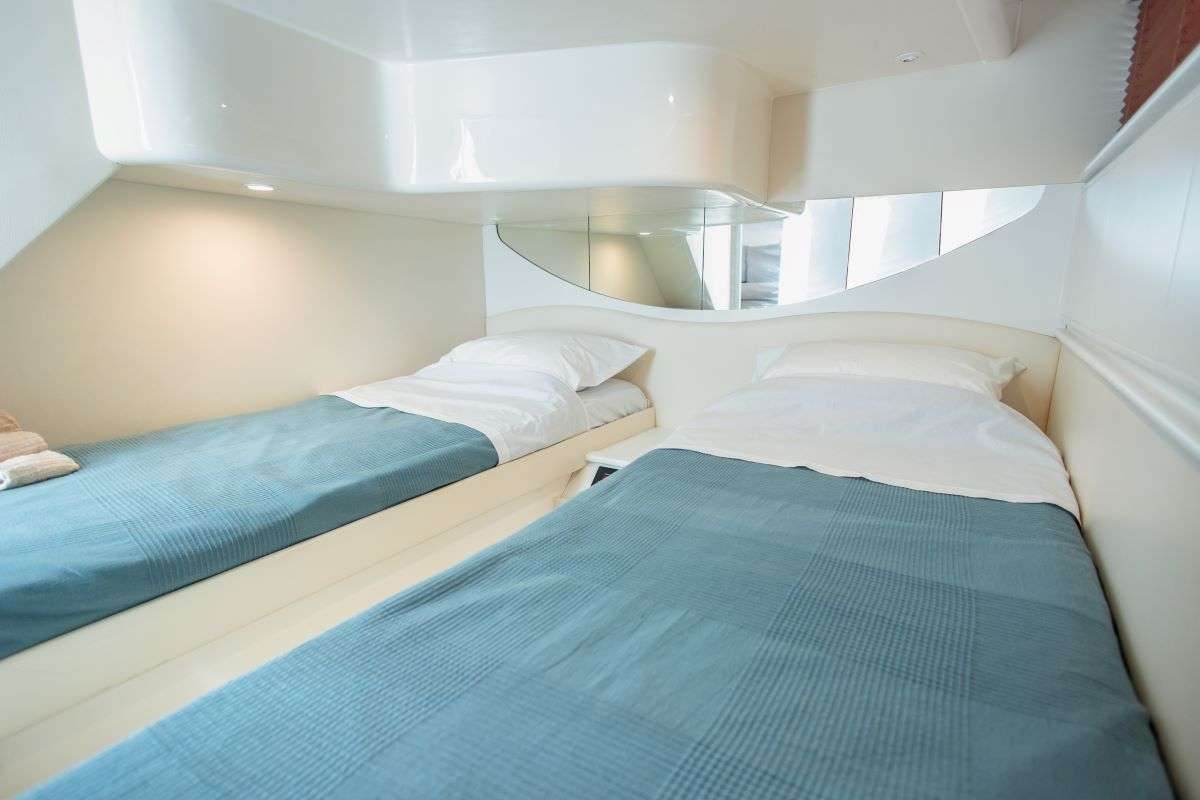 Crewed Motor Yacht MIRA - Pershing 55 - 2 Cabins - Athens - Santorini ...