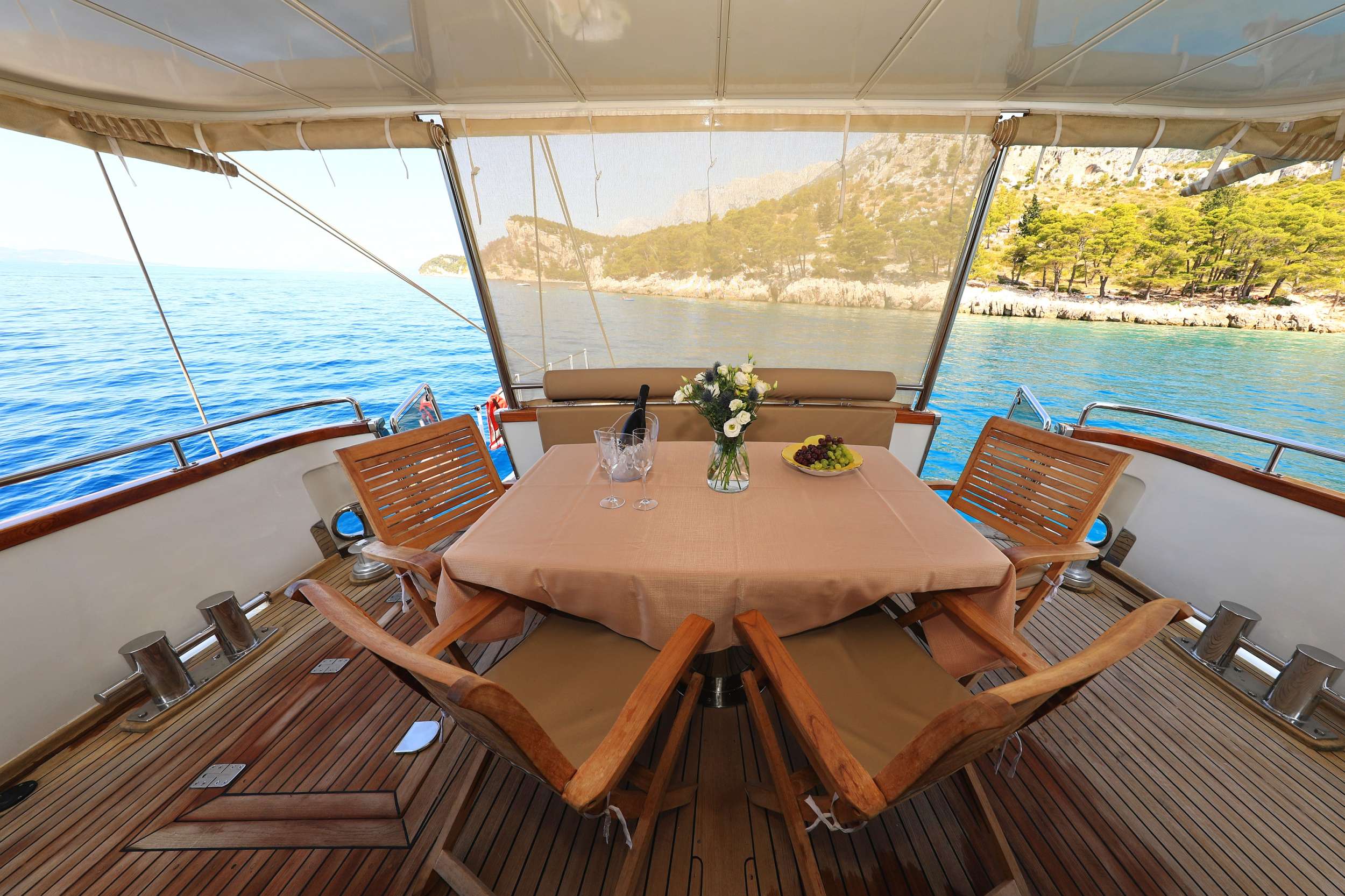 Crewed Motor Yacht CUSTOM BLANKA - Custom-Built Aluminum Cutter 22m - 3 ...