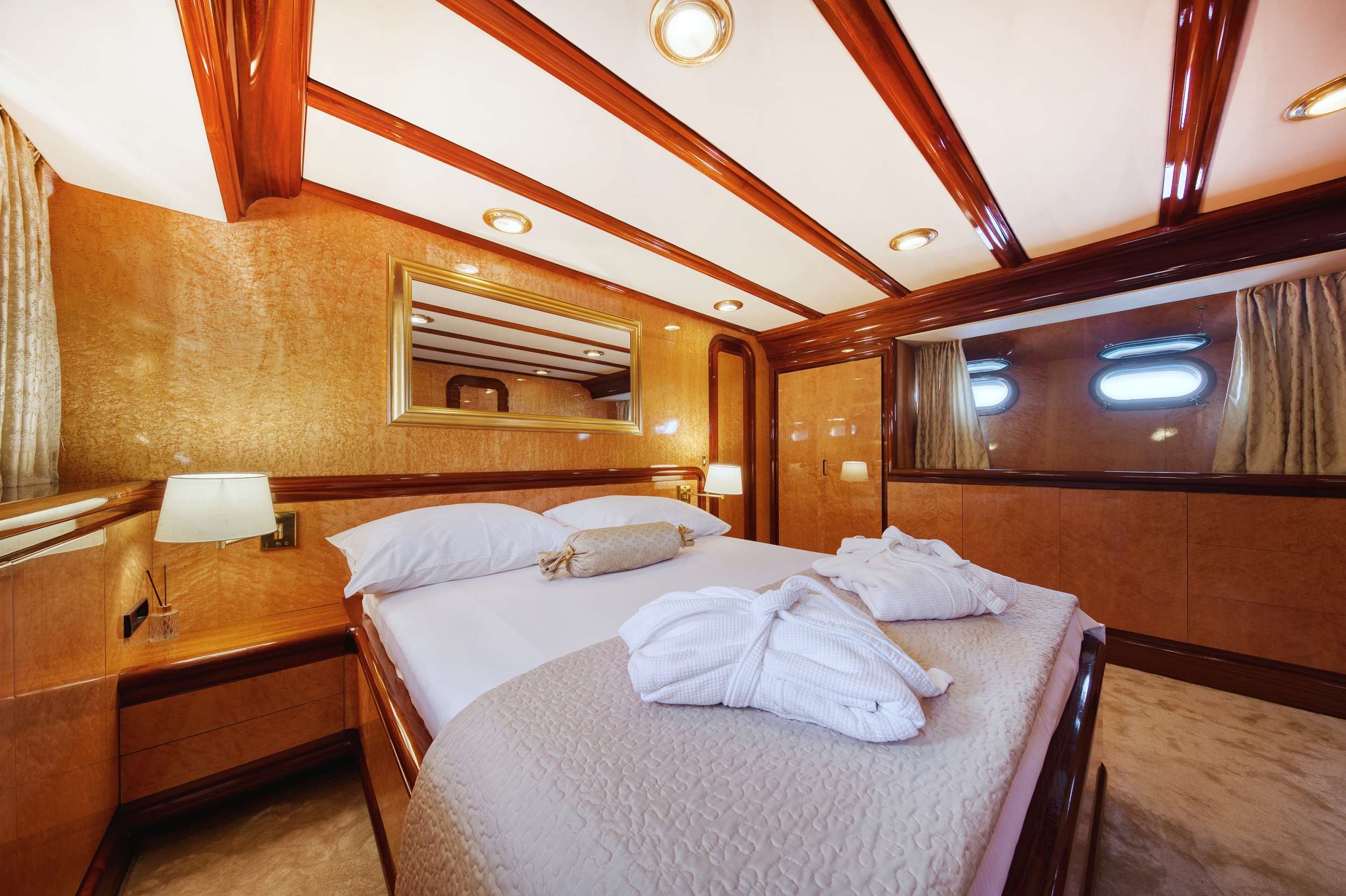 Crewed Motor Yacht CUSTOM BLANKA - Custom-Built Aluminum Cutter 22m - 3 ...