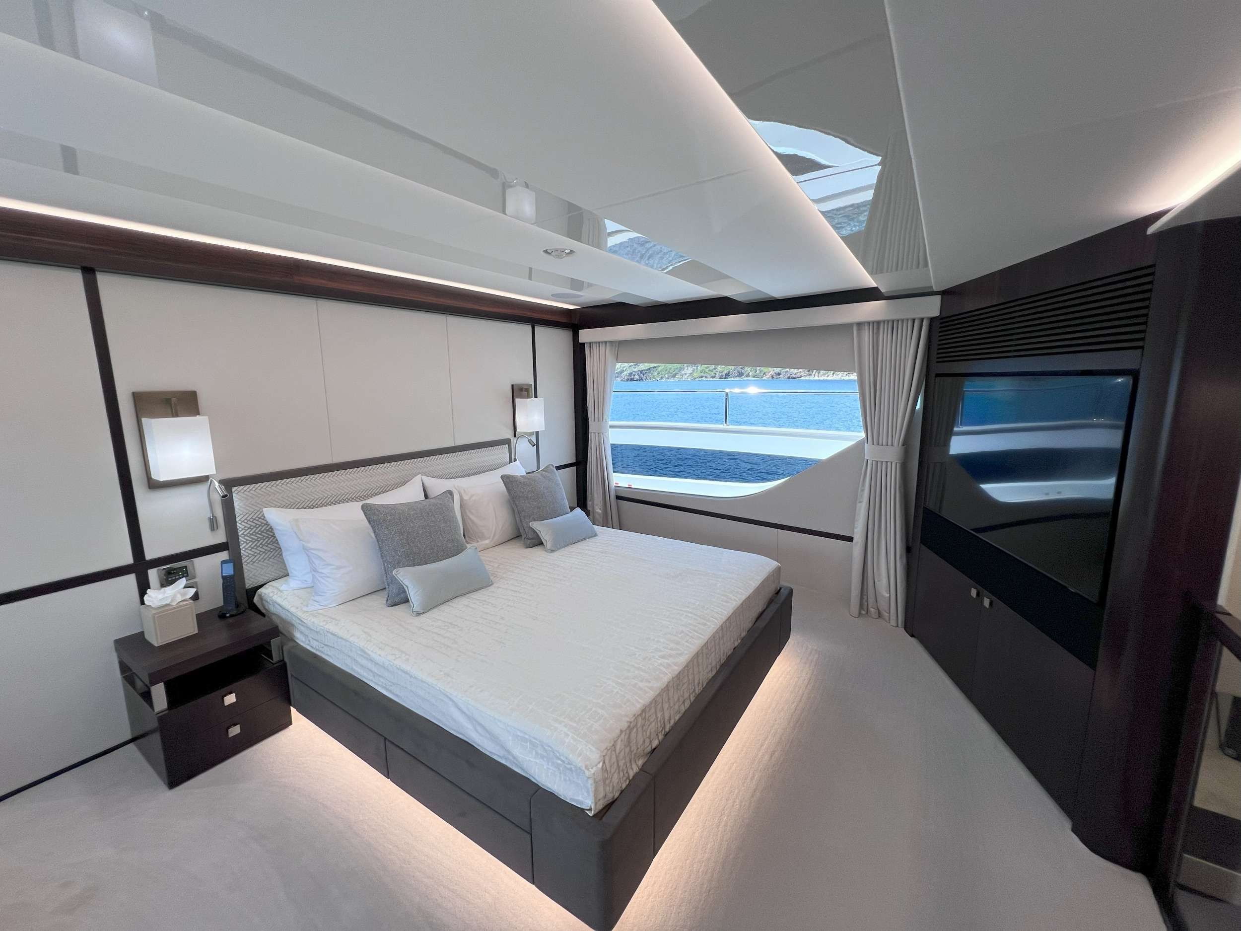 Luxury Crewed Motor Yacht ACCIDENTAL SUCCESS II - Sunseeker 95 - 5 ...
