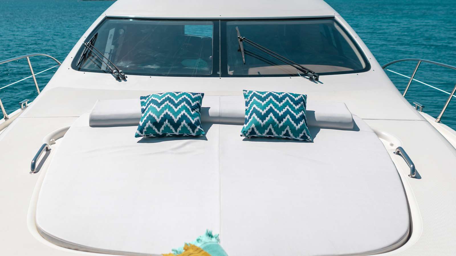Crewed Motor Yacht MANU - Azimut 68 - 4 Cabins - Athens - Mykonos ...