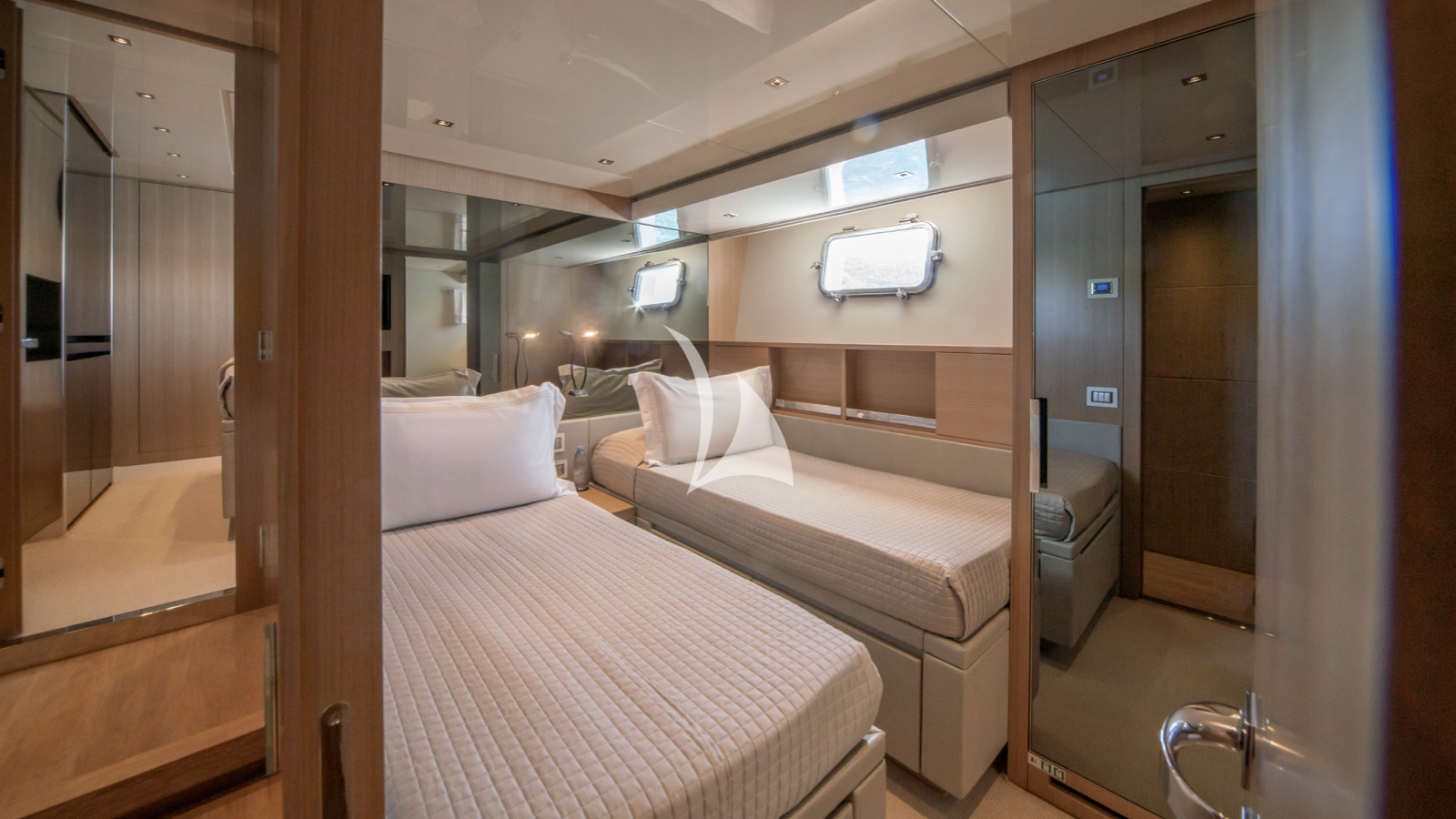 Luxury Crewed Motor Yacht SQUALO - Sanlorenzo SL86 - 4 Cabins - Nassau ...