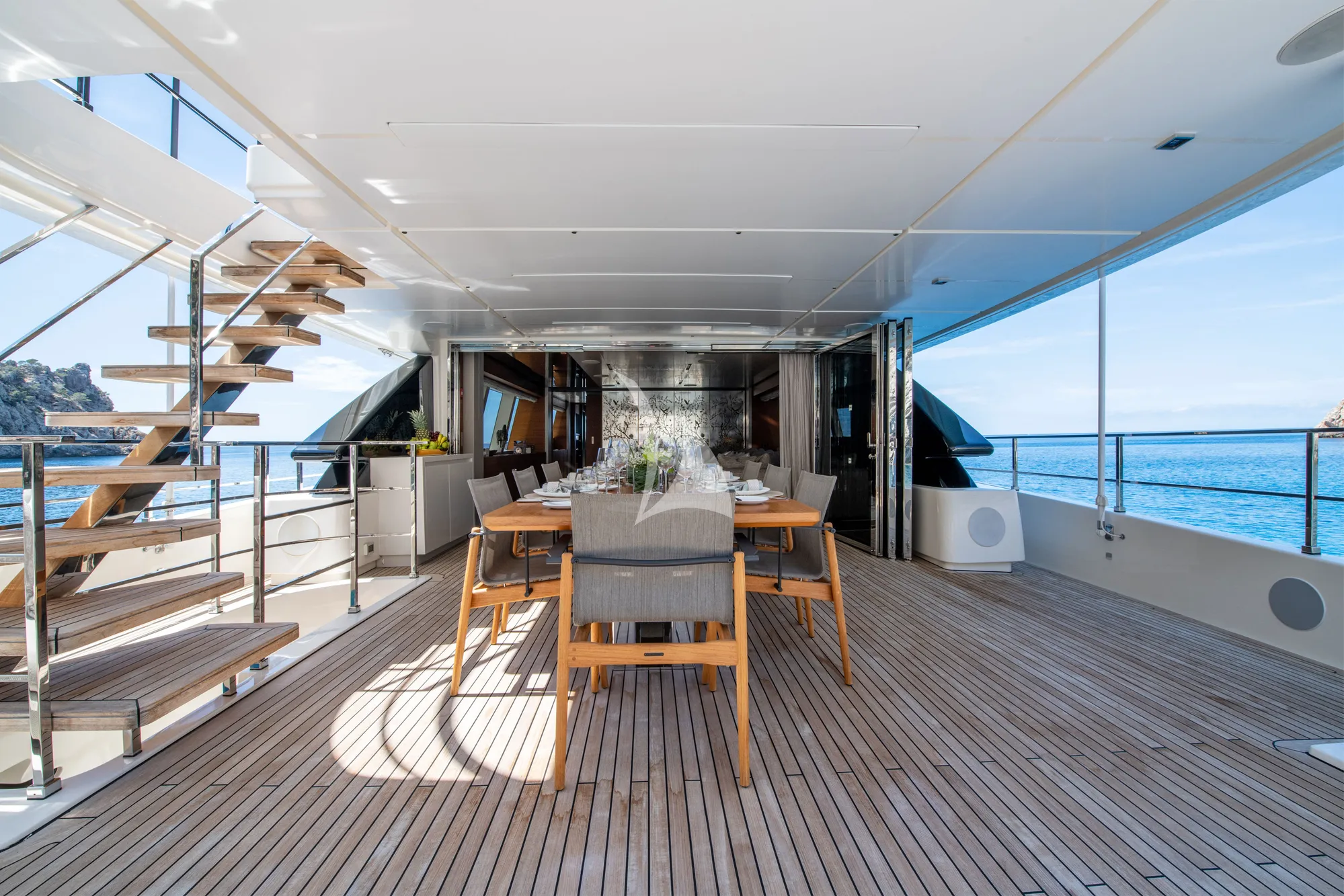 Luxury Crewed Motor Yacht ALBERRY - Ferretti Custom Line Navetta 33 - 5 ...