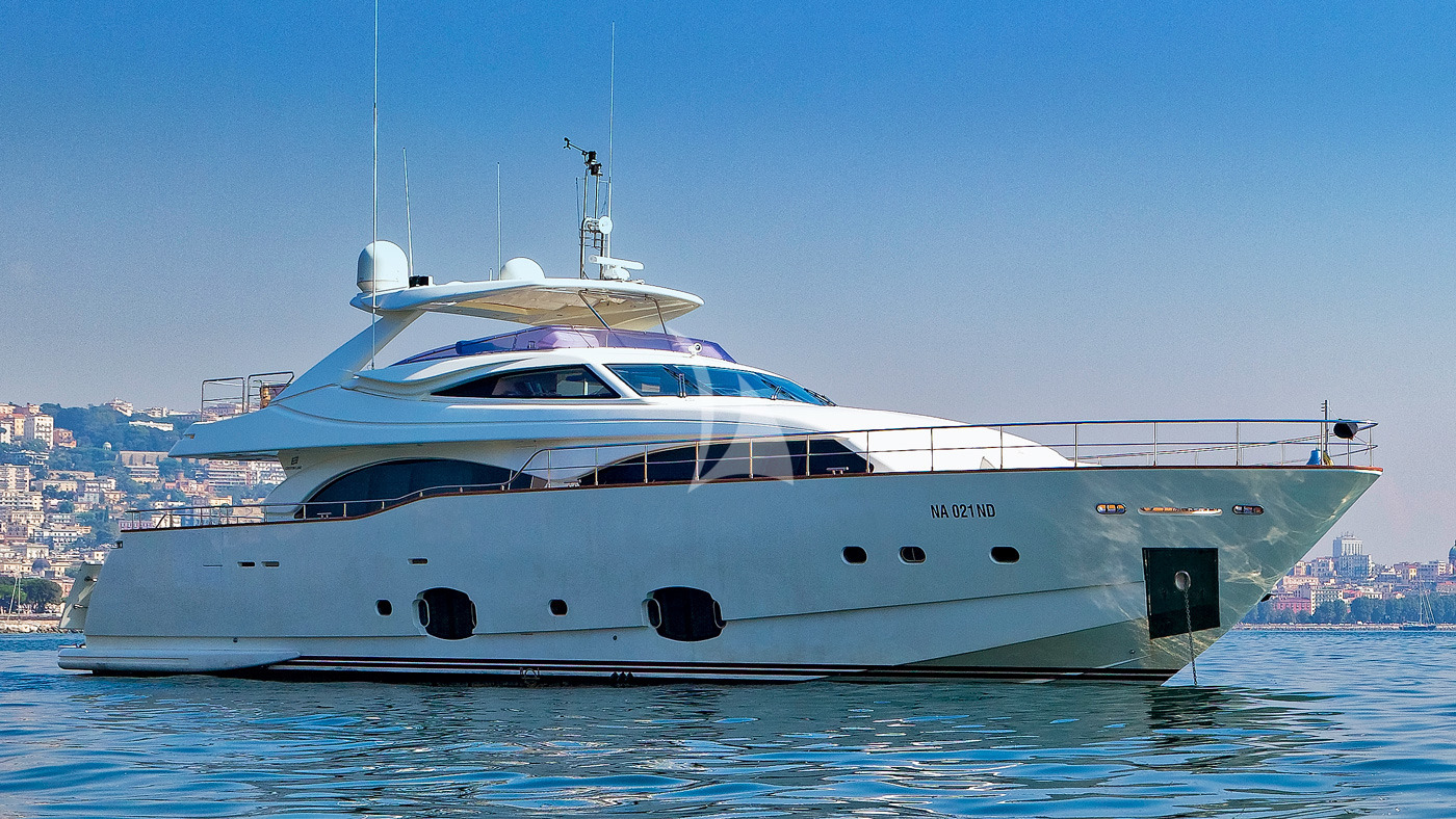 Luxury Crewed Motor Yacht ANNE MARIE - Ferretti Custom Line 97 - 4 ...