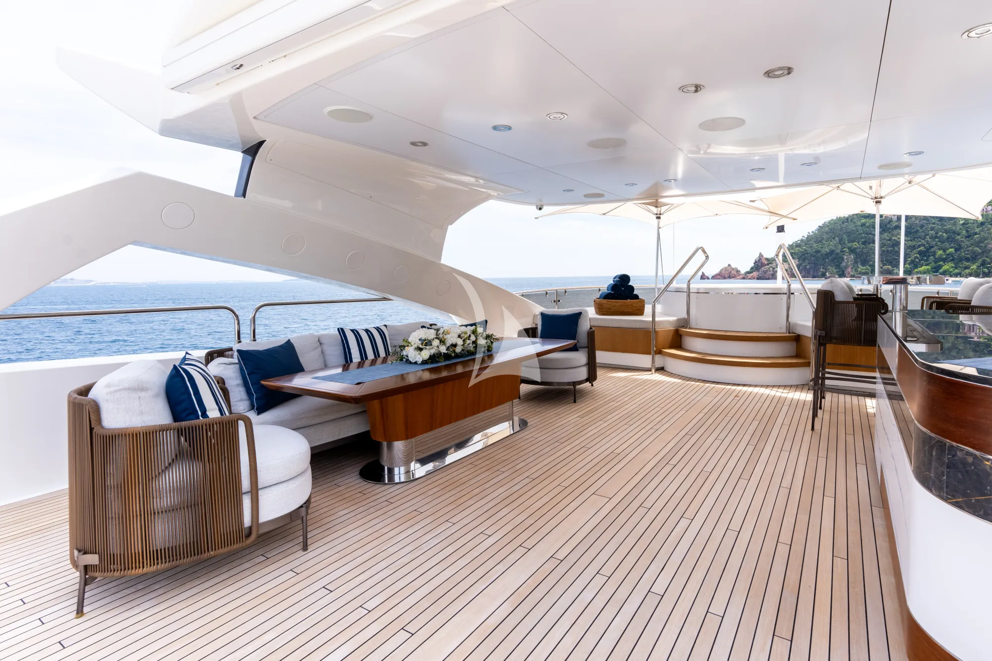 Luxury Crewed Motor Yacht ANYA - Sunseeker Yacht 40m - 5 Cabins ...