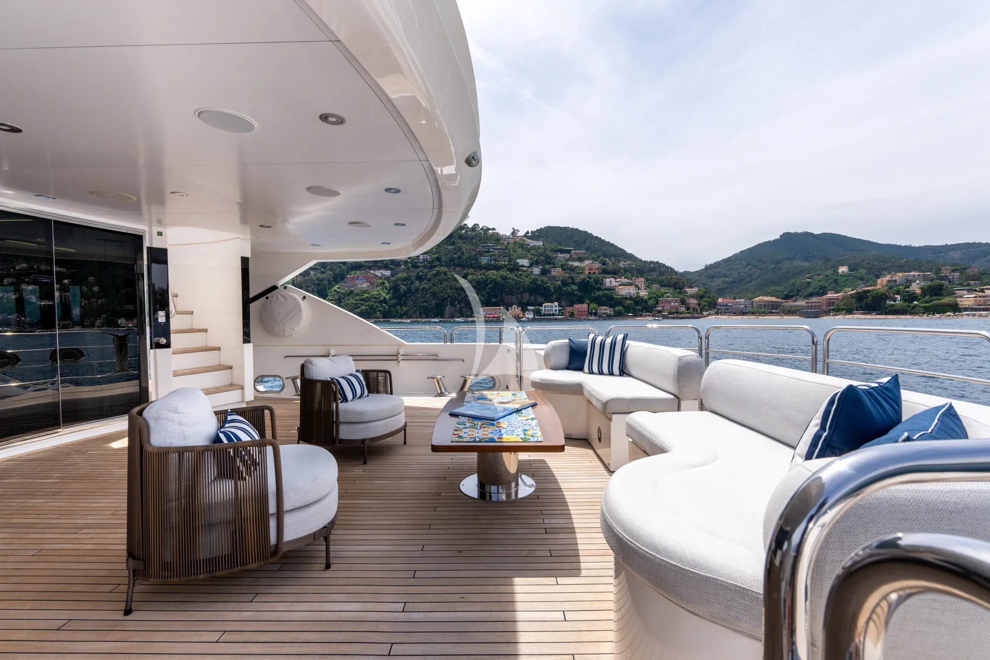 Luxury Crewed Motor Yacht ANYA - Sunseeker Yacht 40m - 5 Cabins ...