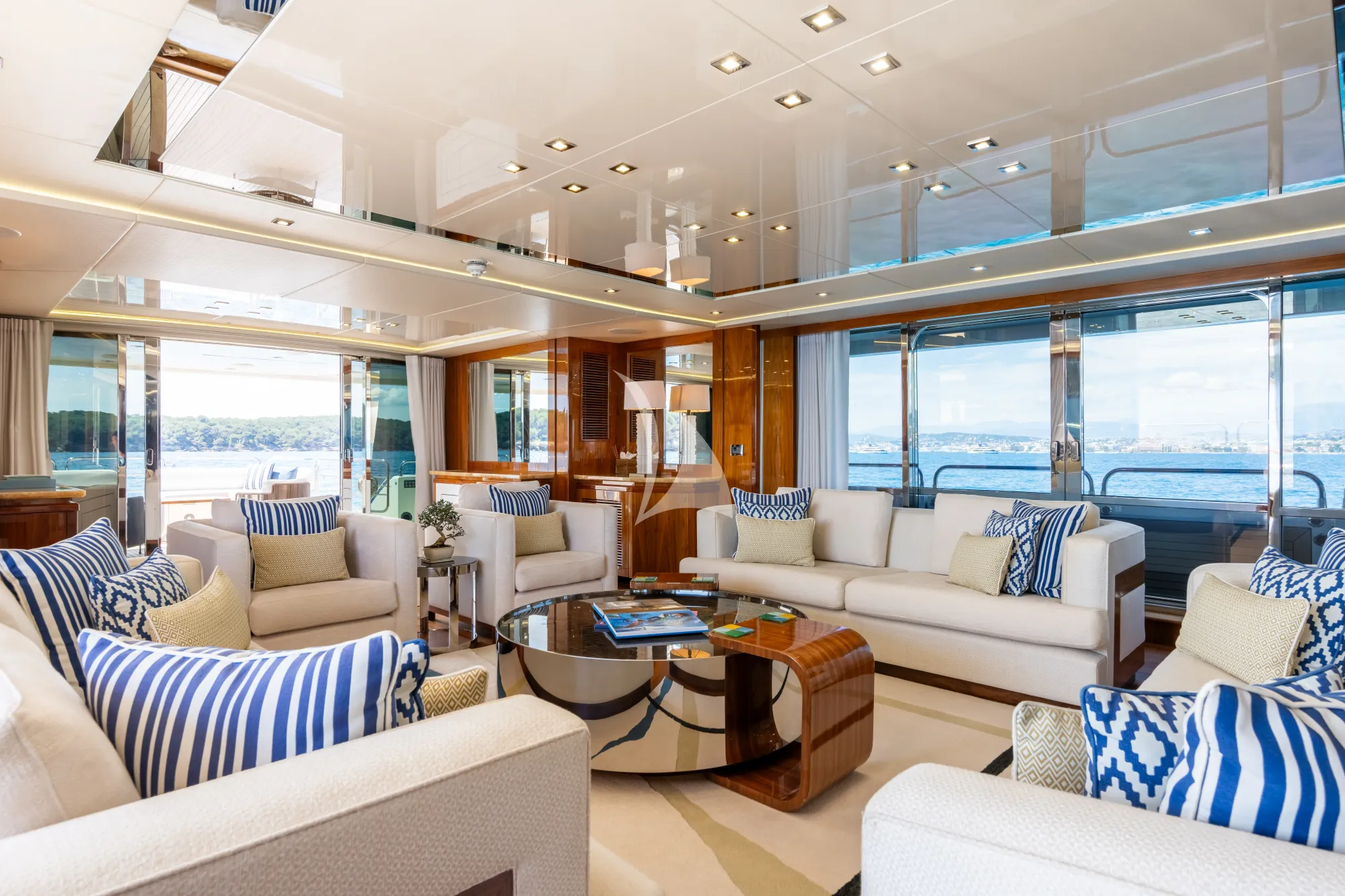 Luxury Crewed Motor Yacht ANYA - Sunseeker Yacht 40m - 5 Cabins ...