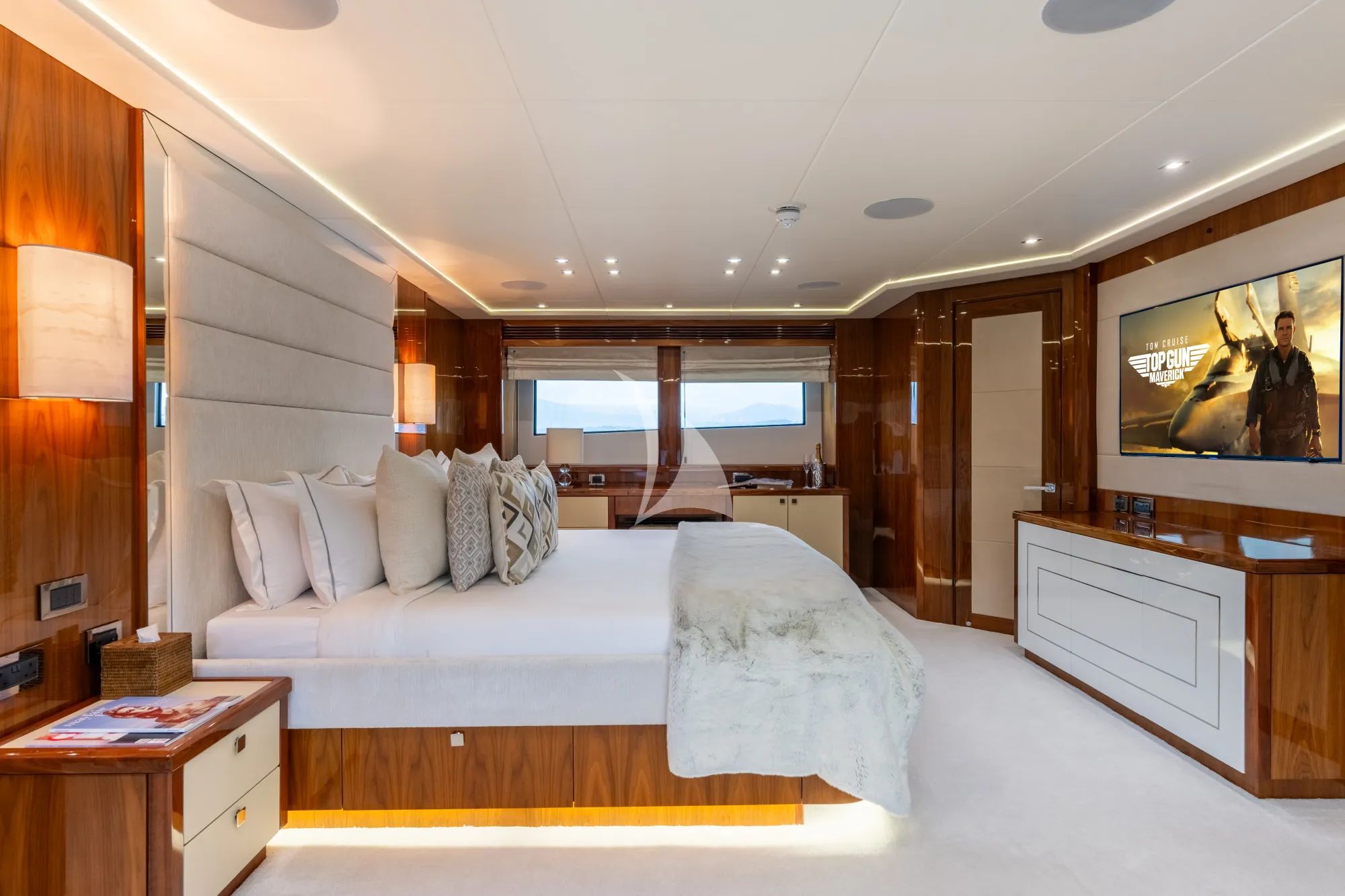 Luxury Crewed Motor Yacht ANYA - Sunseeker Yacht 40m - 5 Cabins ...