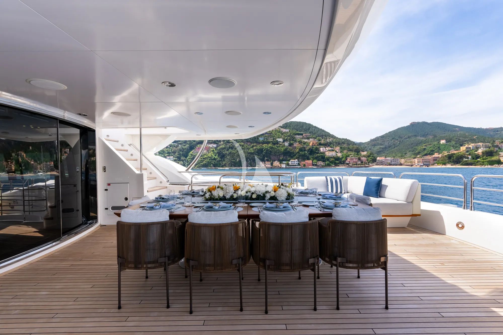 Luxury Crewed Motor Yacht ANYA - Sunseeker Yacht 40m - 5 Cabins ...