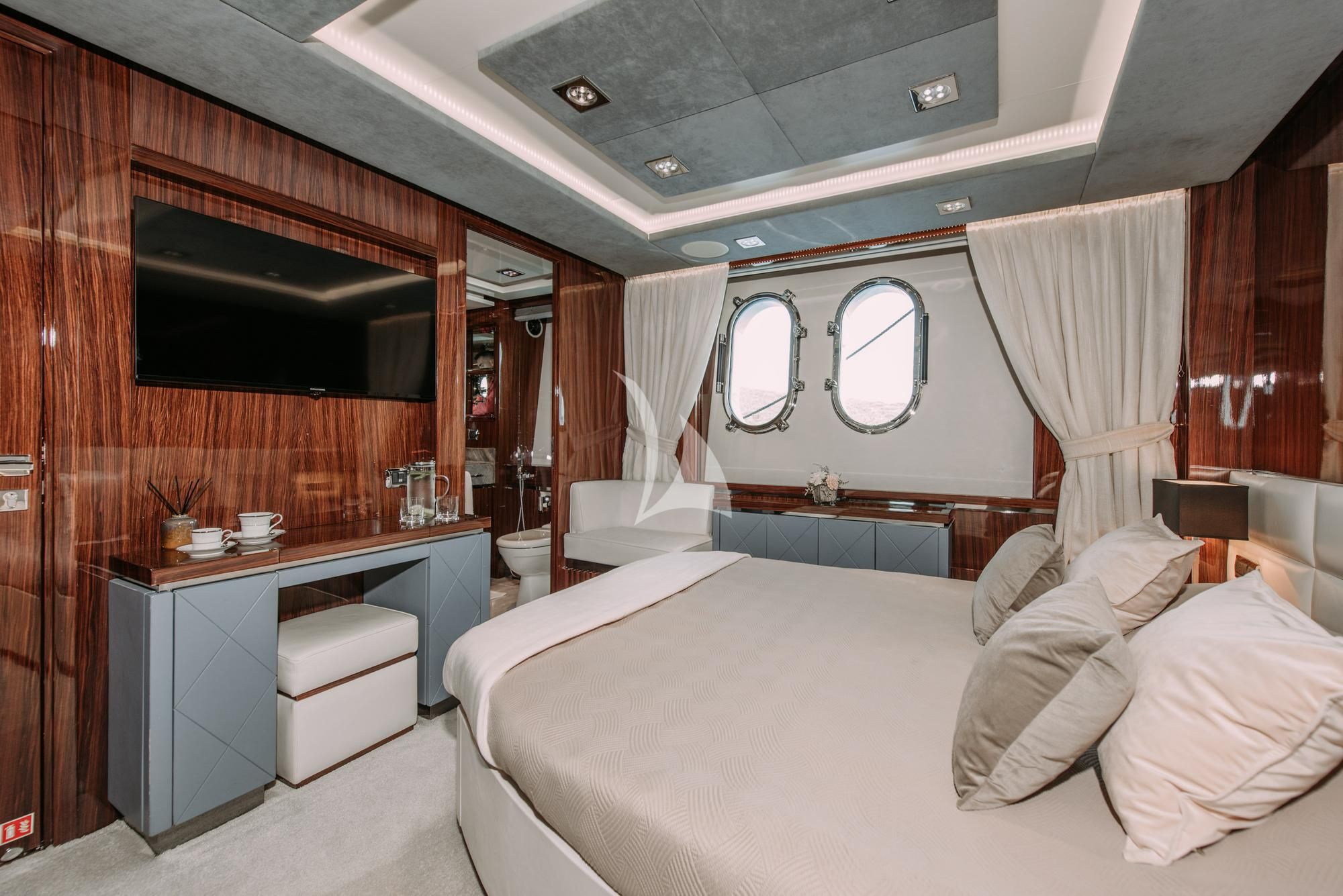 Luxury Crewed Motor Yacht ARTEMY - Azimut 116 - 6 Cabins - Zadar ...
