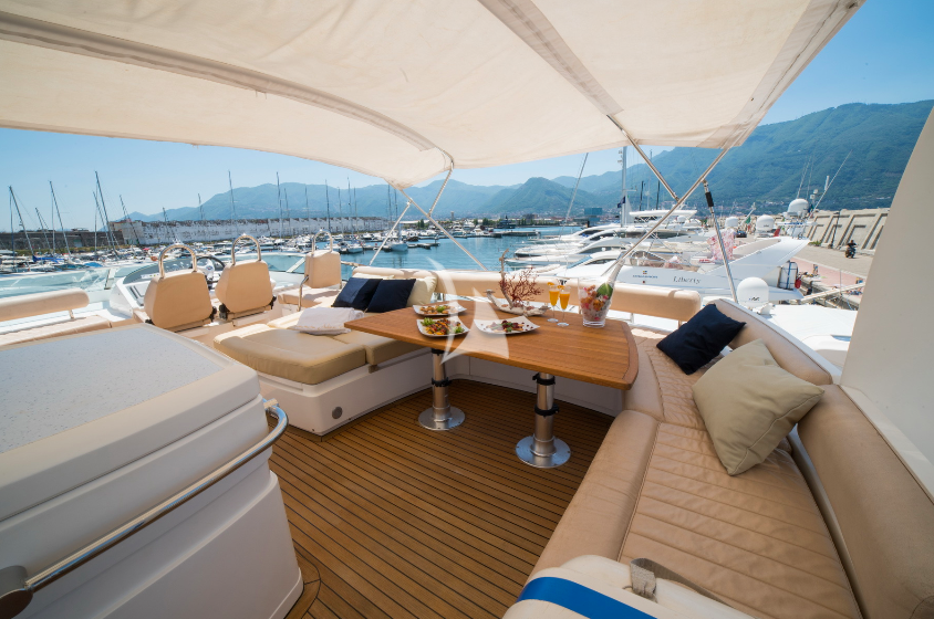 Crewed Motor Yacht ASKIM 3 - Fairline Squadron 73 - 4 Cabins ...