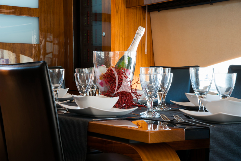 Crewed Motor Yacht ASKIM 3 - Fairline Squadron 73 - 4 Cabins ...