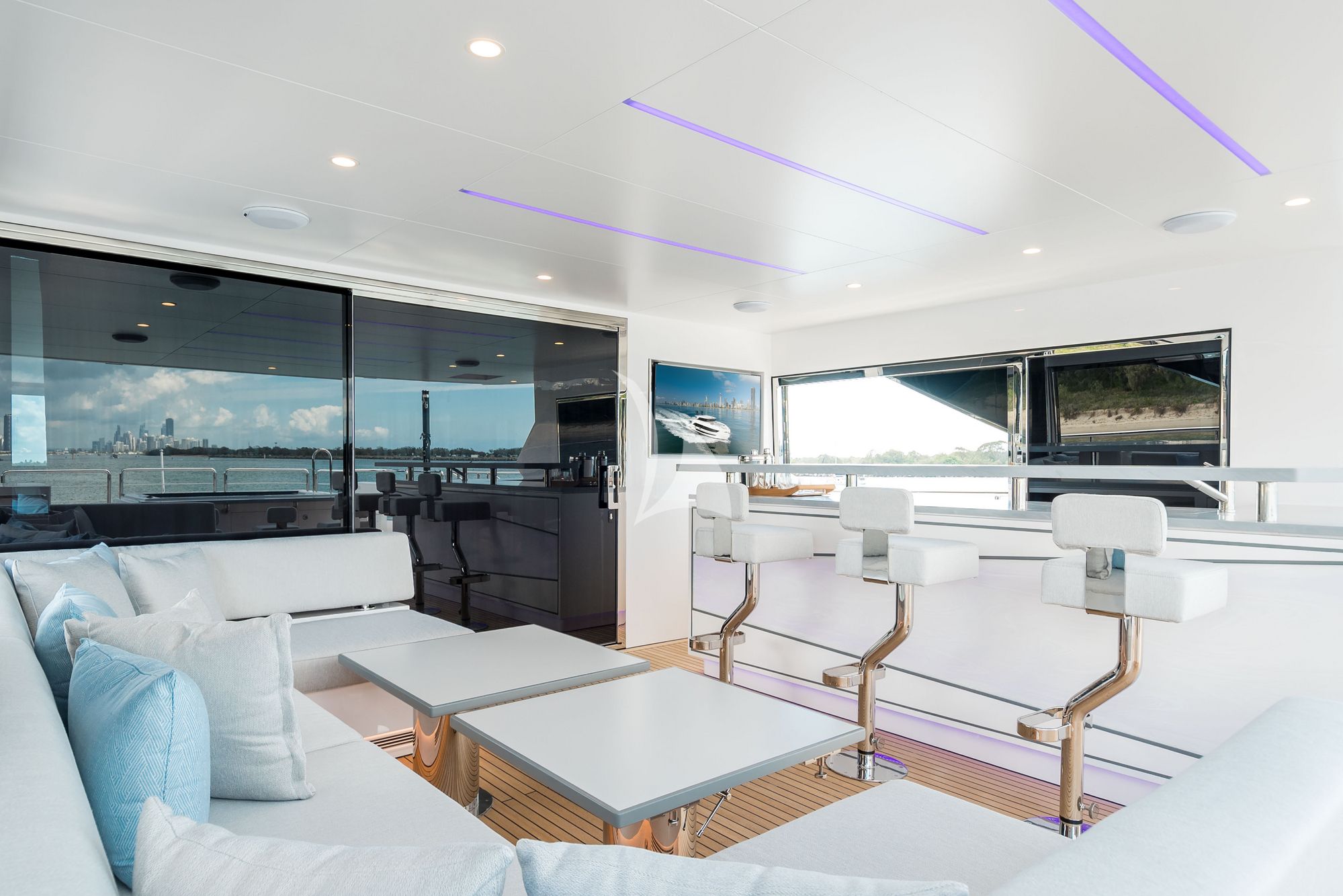 Luxury Crewed Motor Yacht AURA - Horizon 90 - 5 Cabins - Sydney ...