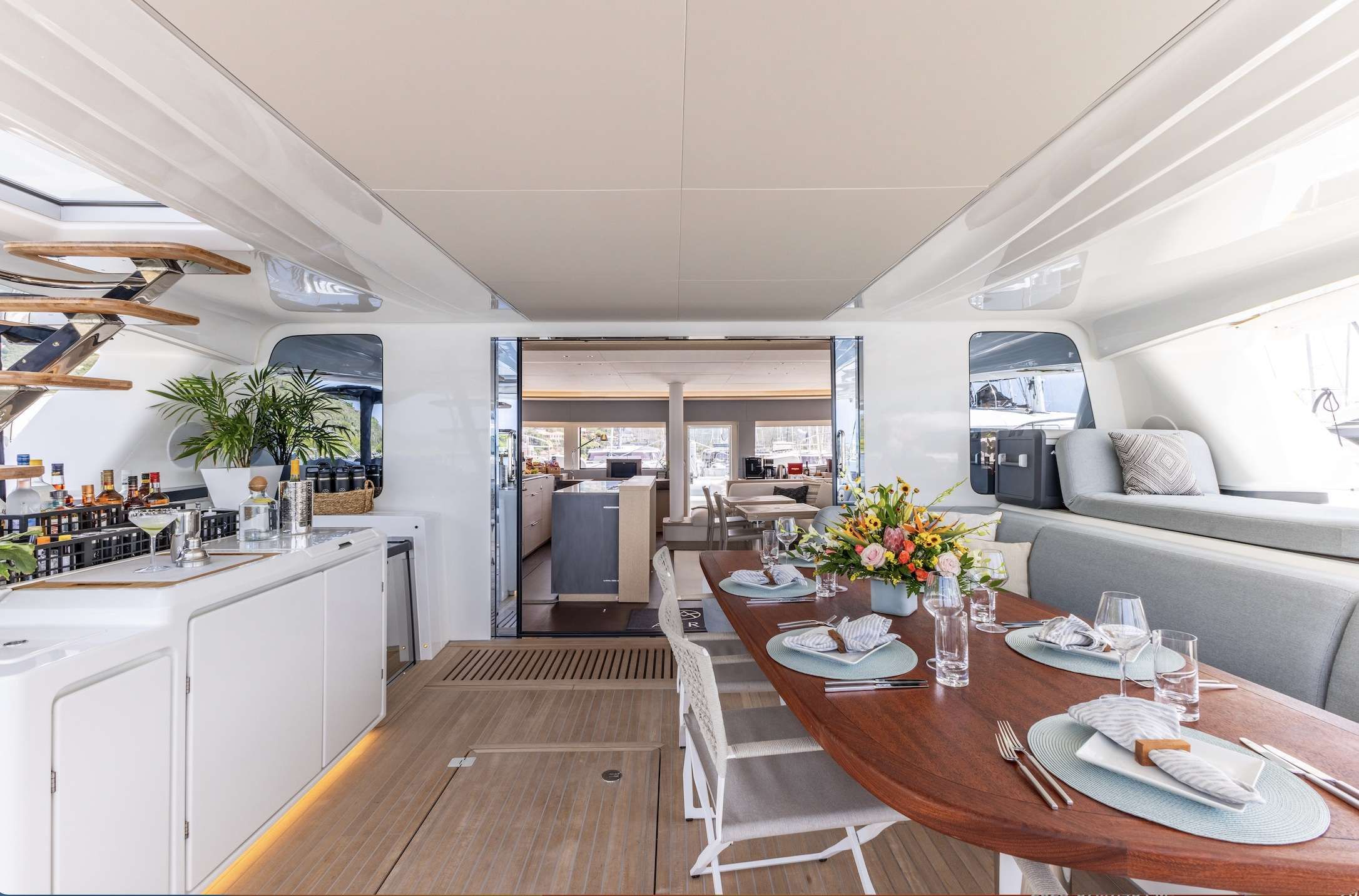 Luxury Crewed Catamaran AURA - Lagoon 65 - 4 Cabins - Tortola - Virgin ...