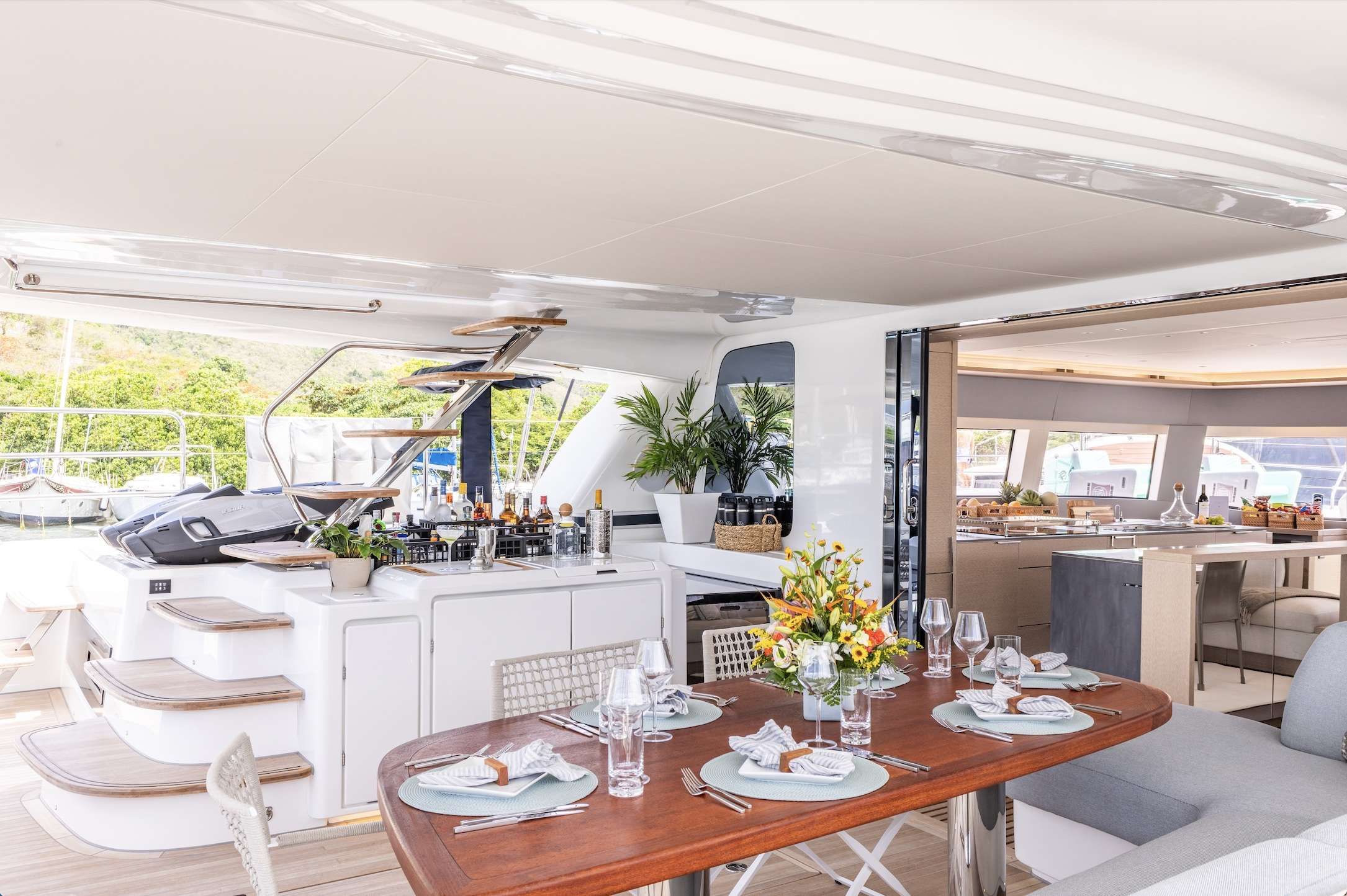 Luxury Crewed Catamaran AURA - Lagoon 65 - 4 Cabins - Tortola - Virgin ...