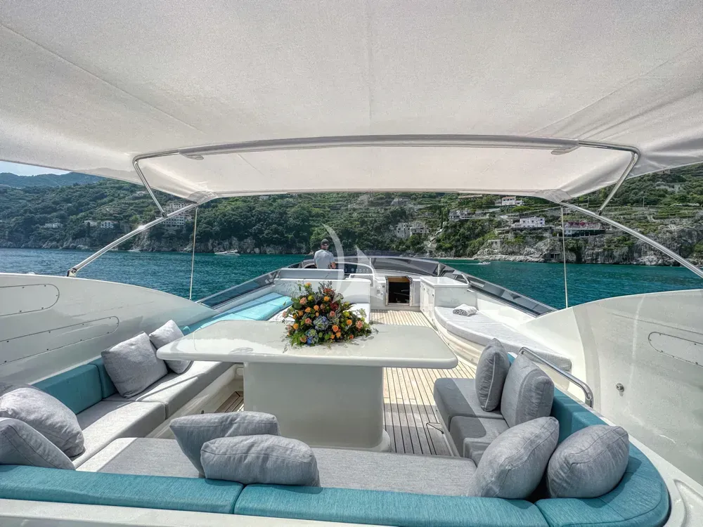 Crewed Motor Yacht DEAONE - Antago 90 - 4 Cabins - Salerno - Capri ...