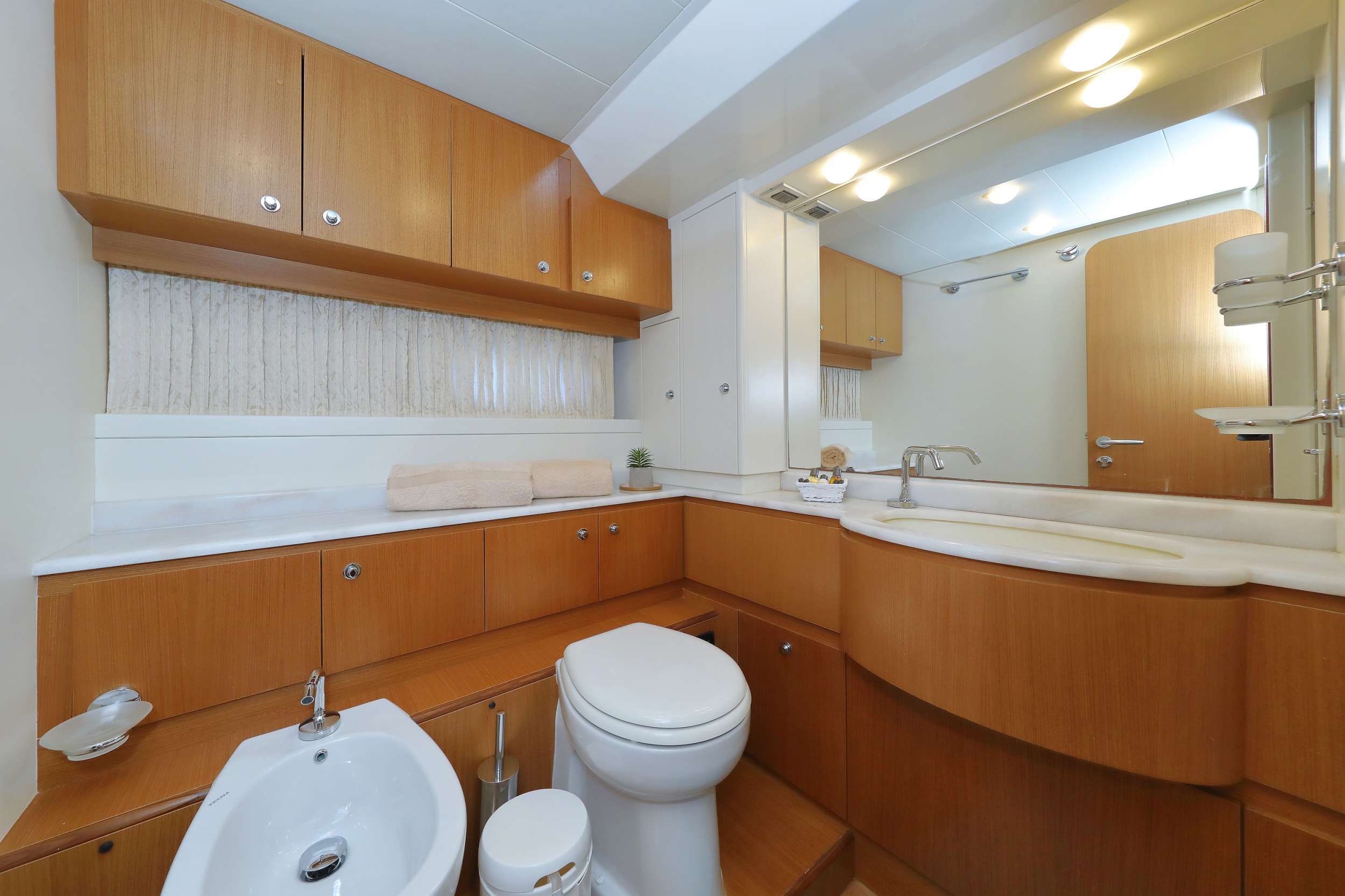 Crewed Motor Yacht DOMINIQUE - Ferretti 681 - 4 Cabins - Split - Hvar ...