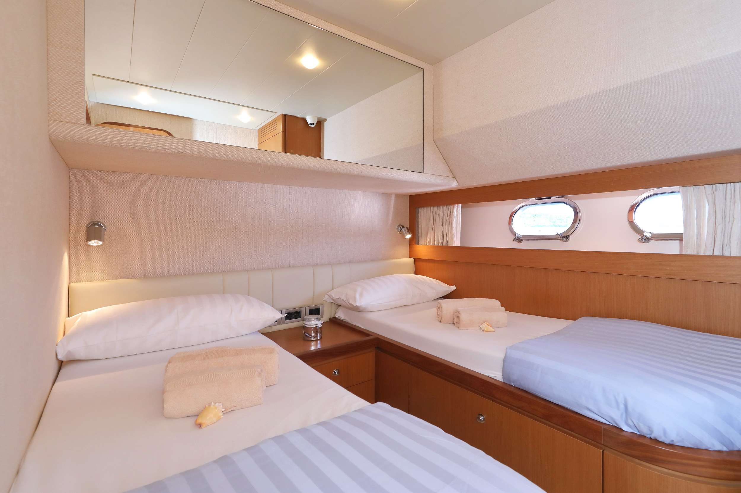 Crewed Motor Yacht DOMINIQUE - Ferretti 681 - 4 Cabins - Split - Hvar ...