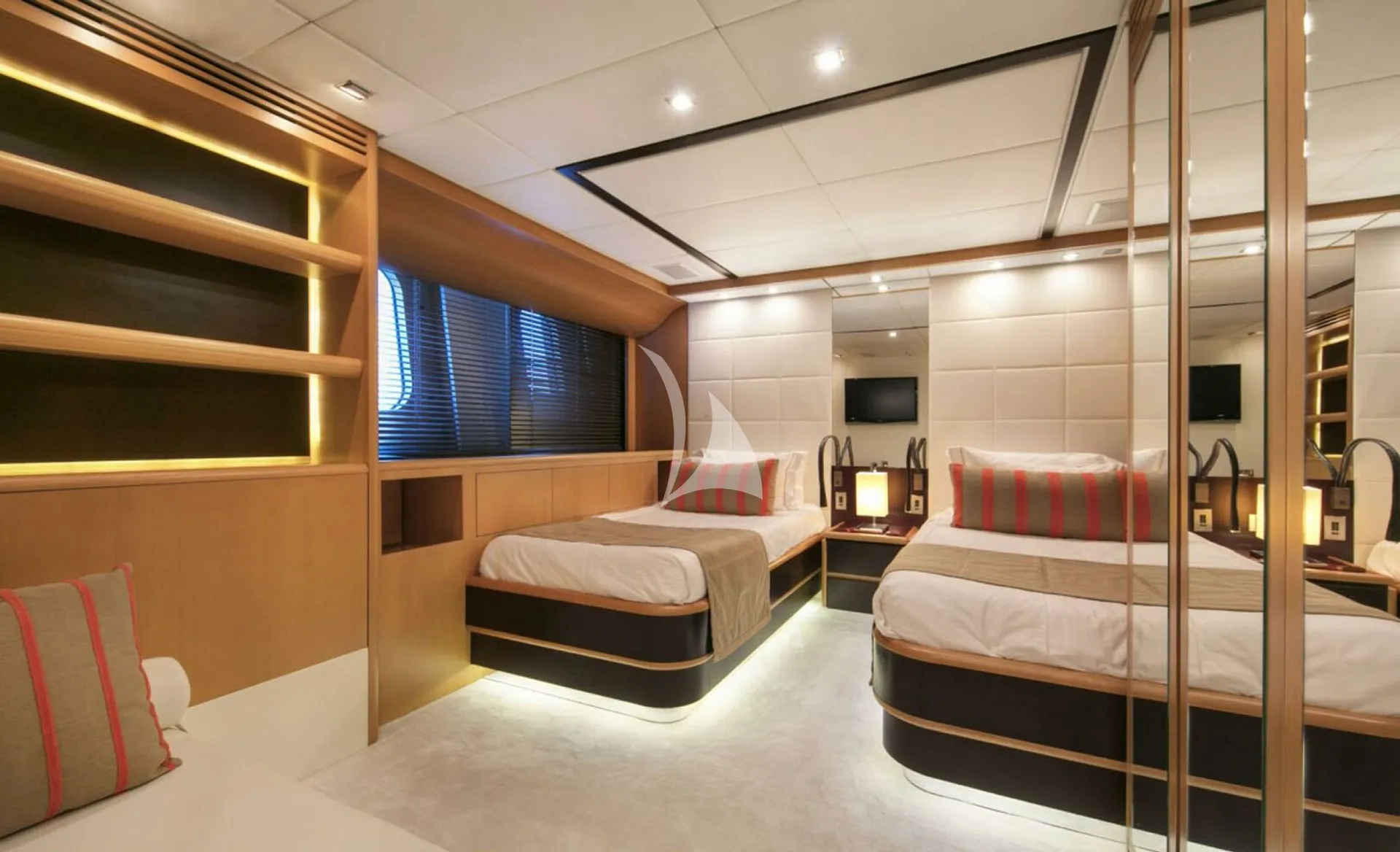 Luxury Crewed Motor Yacht D`ONE D - Leopard 46 - 5 Cabins - Cannes - St ...