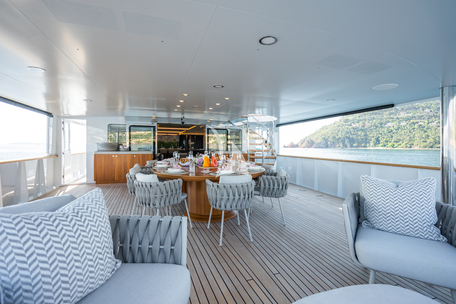 Luxury Motor Yacht EMERALD - Feadship 50m - 6 Cabins - Cannes - St ...