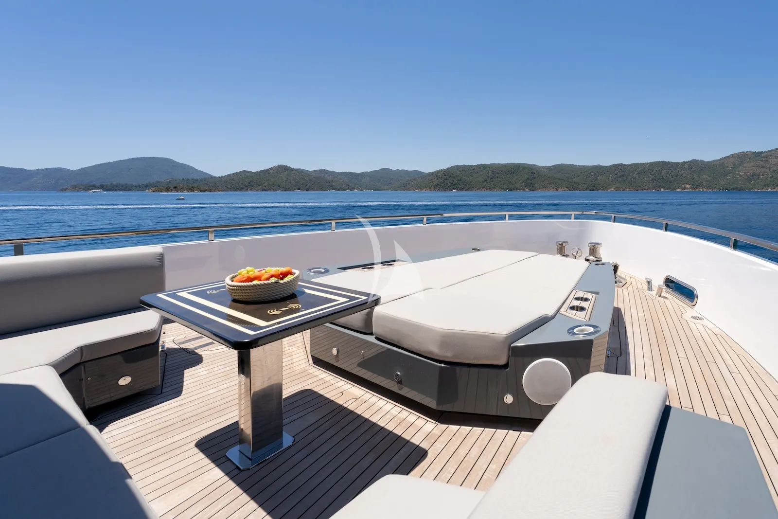 Luxury Crewed Motor Yacht FERRO 77 - Delta Marine 25m - 4 Cabins ...