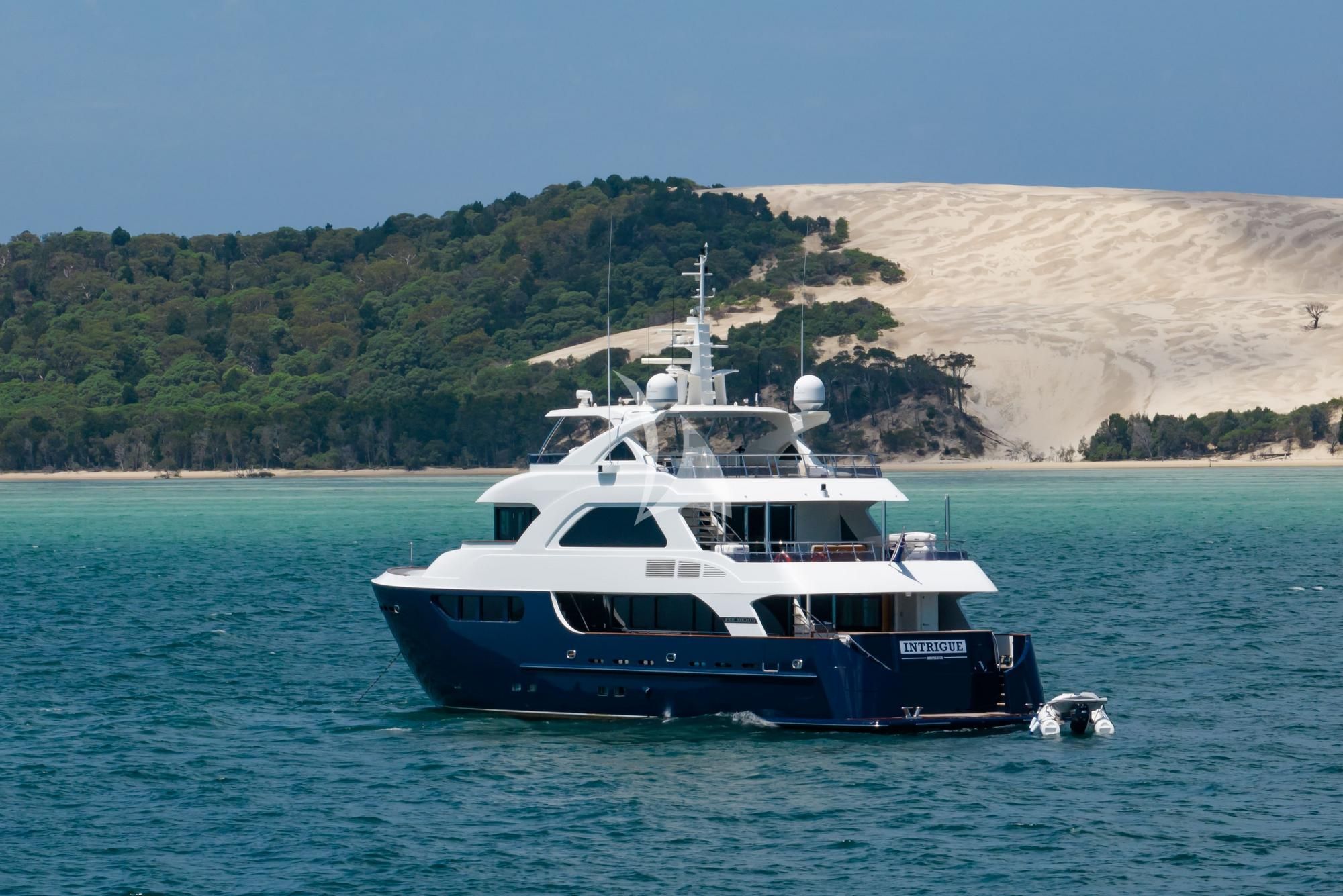 Luxury Crewed Motor Yacht INTRIGUE - Jade Yacht 28m - 4 Cabins - Airlie ...